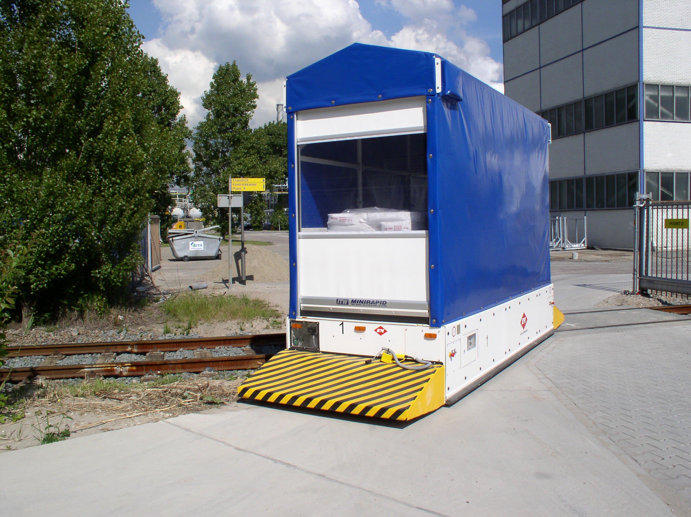 Transportrobotik auch für den Outdoor-Einsatz geeignet, ek robotics ...
