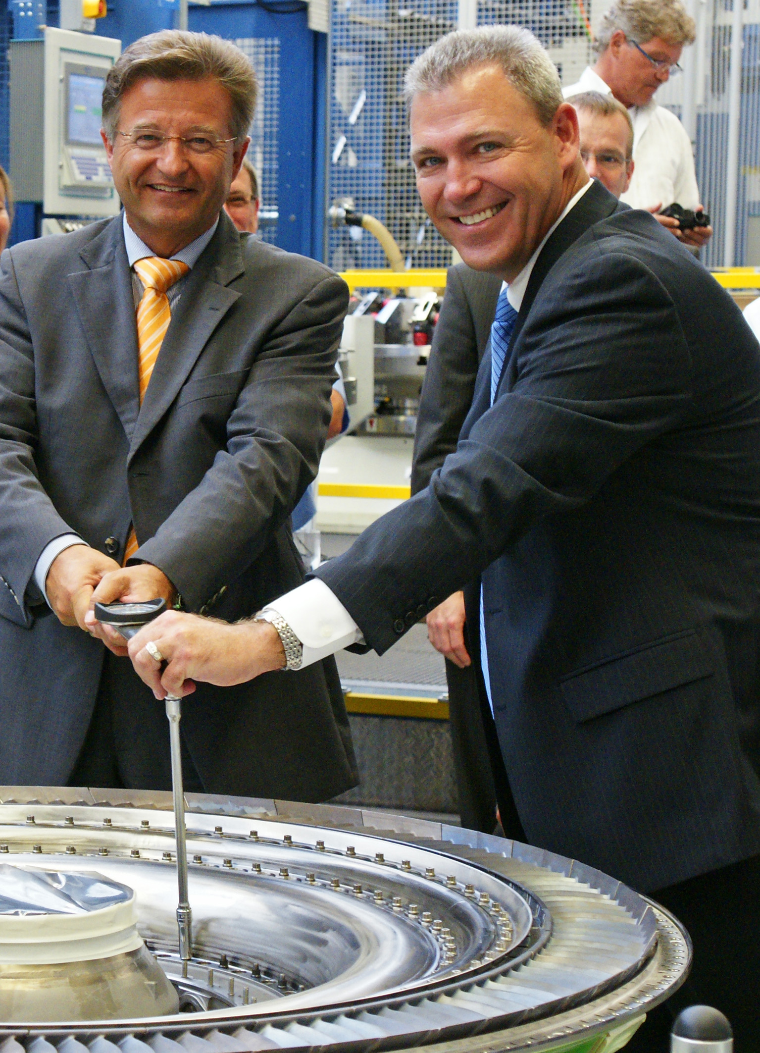 GEnx: MTU Aero Engines übergibt erstes Turbinenzwischengehäuse, MTU ...