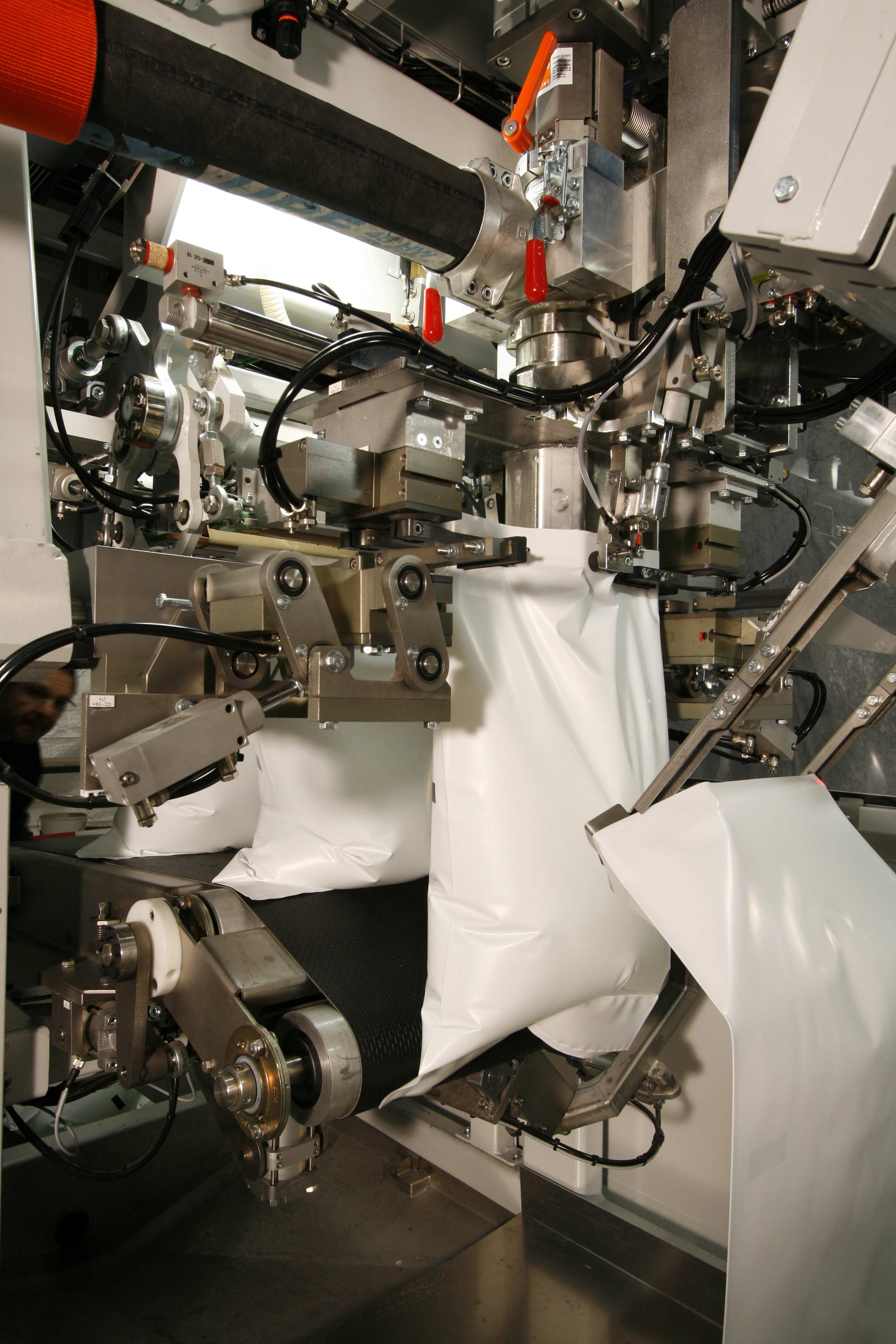 Haver & Boecker delivers the key to successful filling, HAVER & BOECKER ...