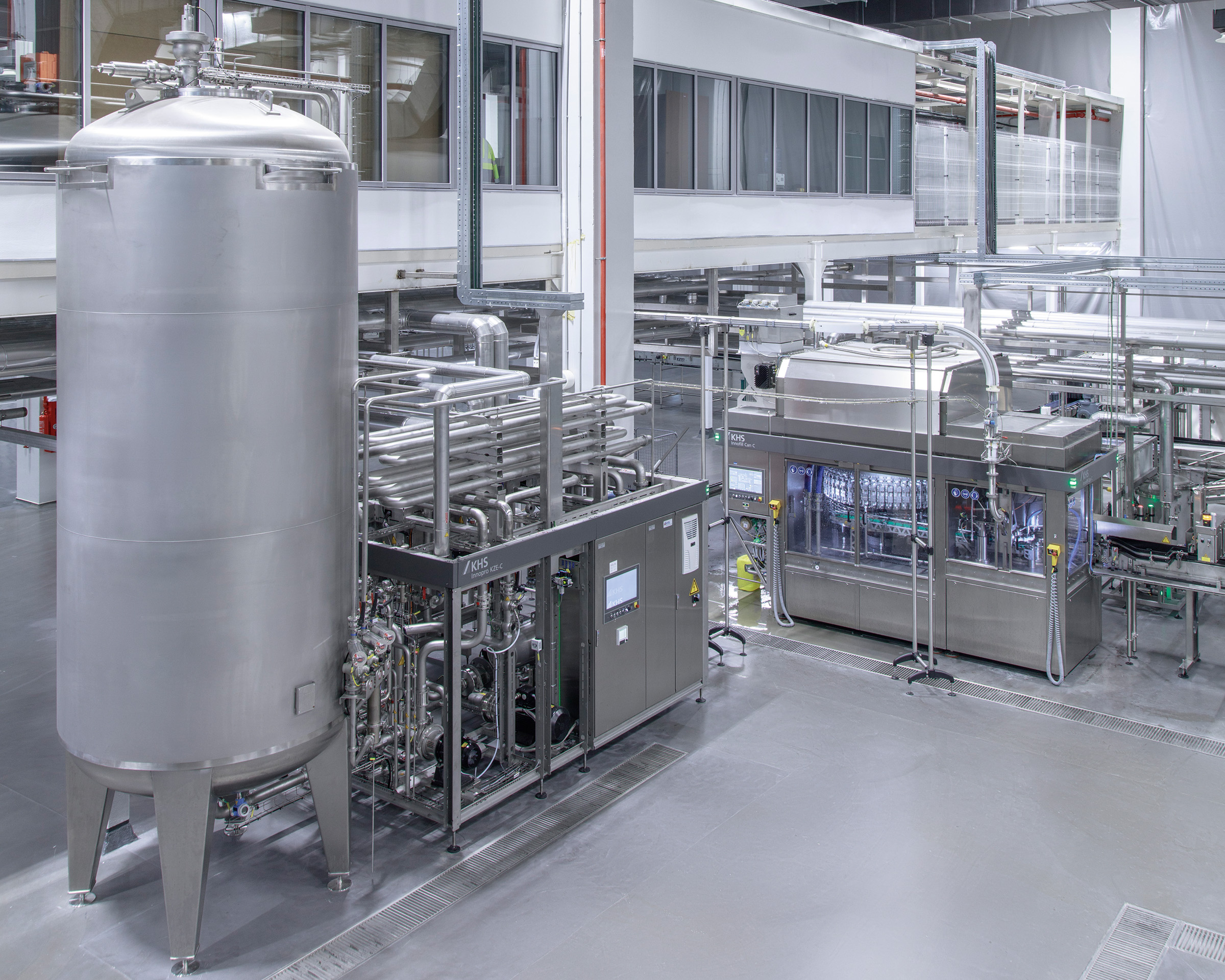 Una leyenda se reinventa: Con el apoyo tecnológico de KHS, la marca georgiana de agua mineral ...