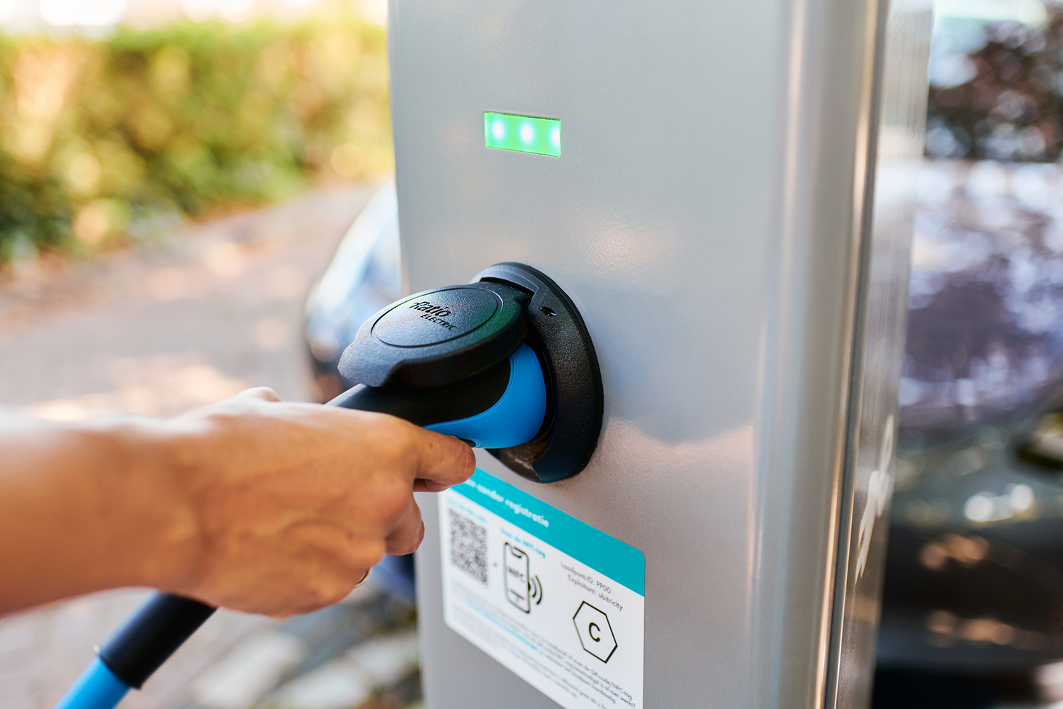 Thousands of new public charge points – Shell ubitricity further ...