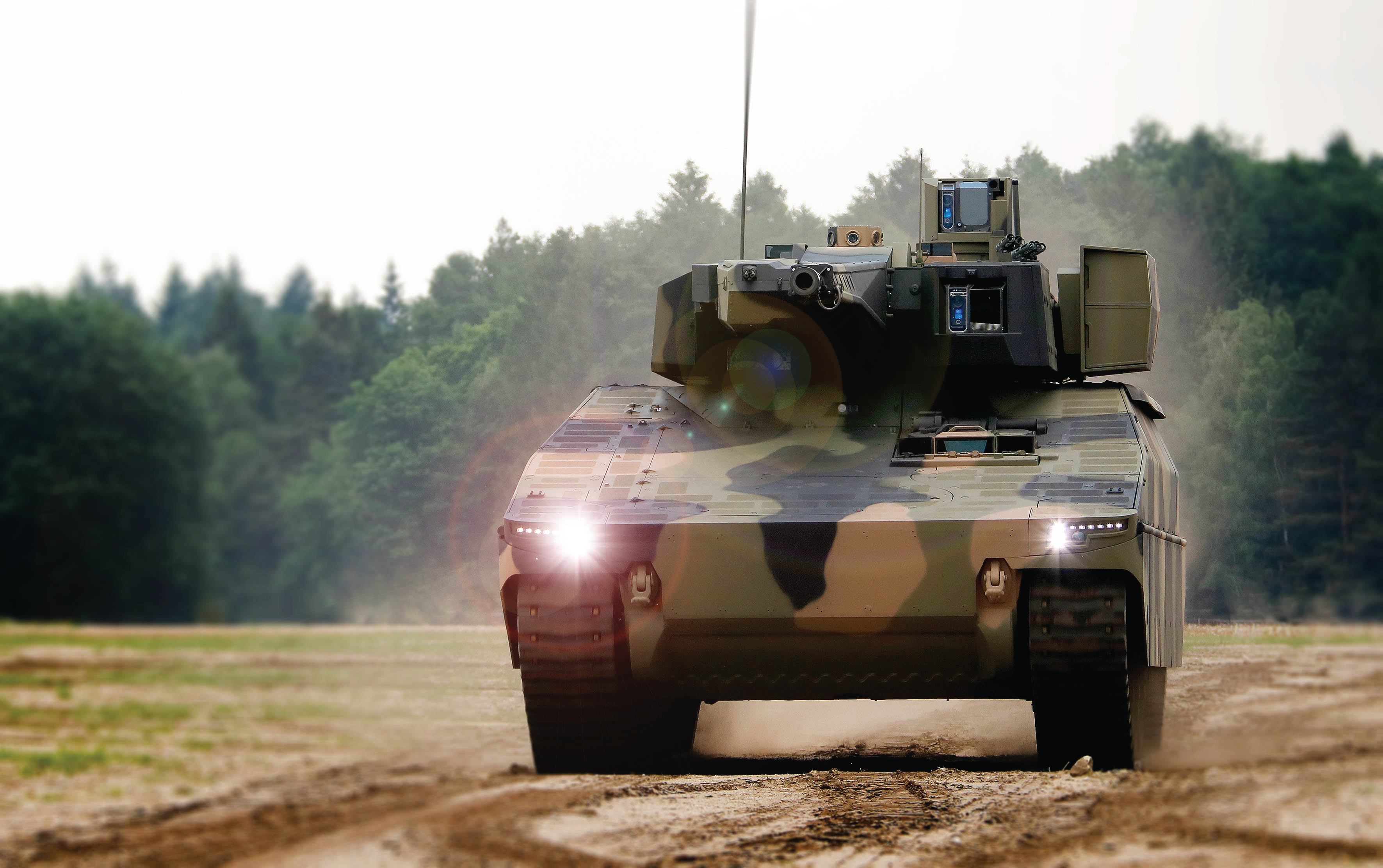 Rheinmetall's new IFV, the Lynx: firepower, force protection, C4I ...