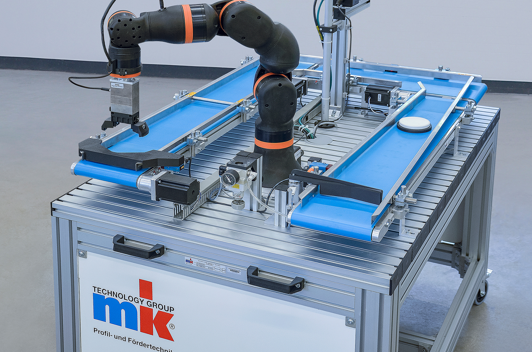 Studierende erleben Industrie 4.0 praxisnah und interaktiv, mk ...