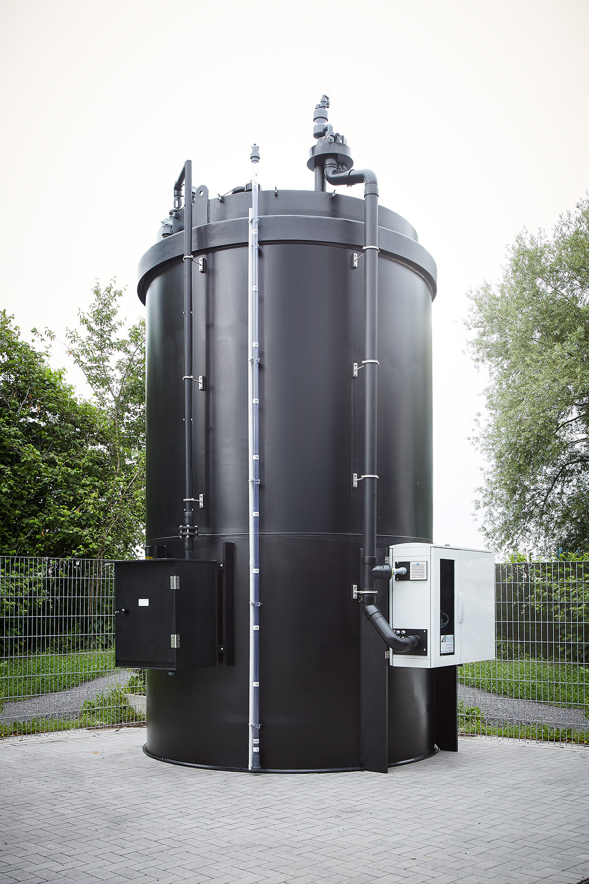 Process water treatment in large wastewater treatment plant with storage and dosing stations ...