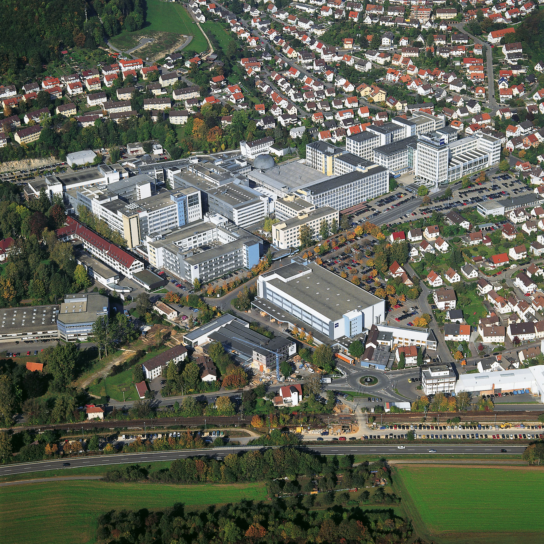 Retarus entwickelt Vertragsmanagement-Loesung für Carl Zeiss AG ...