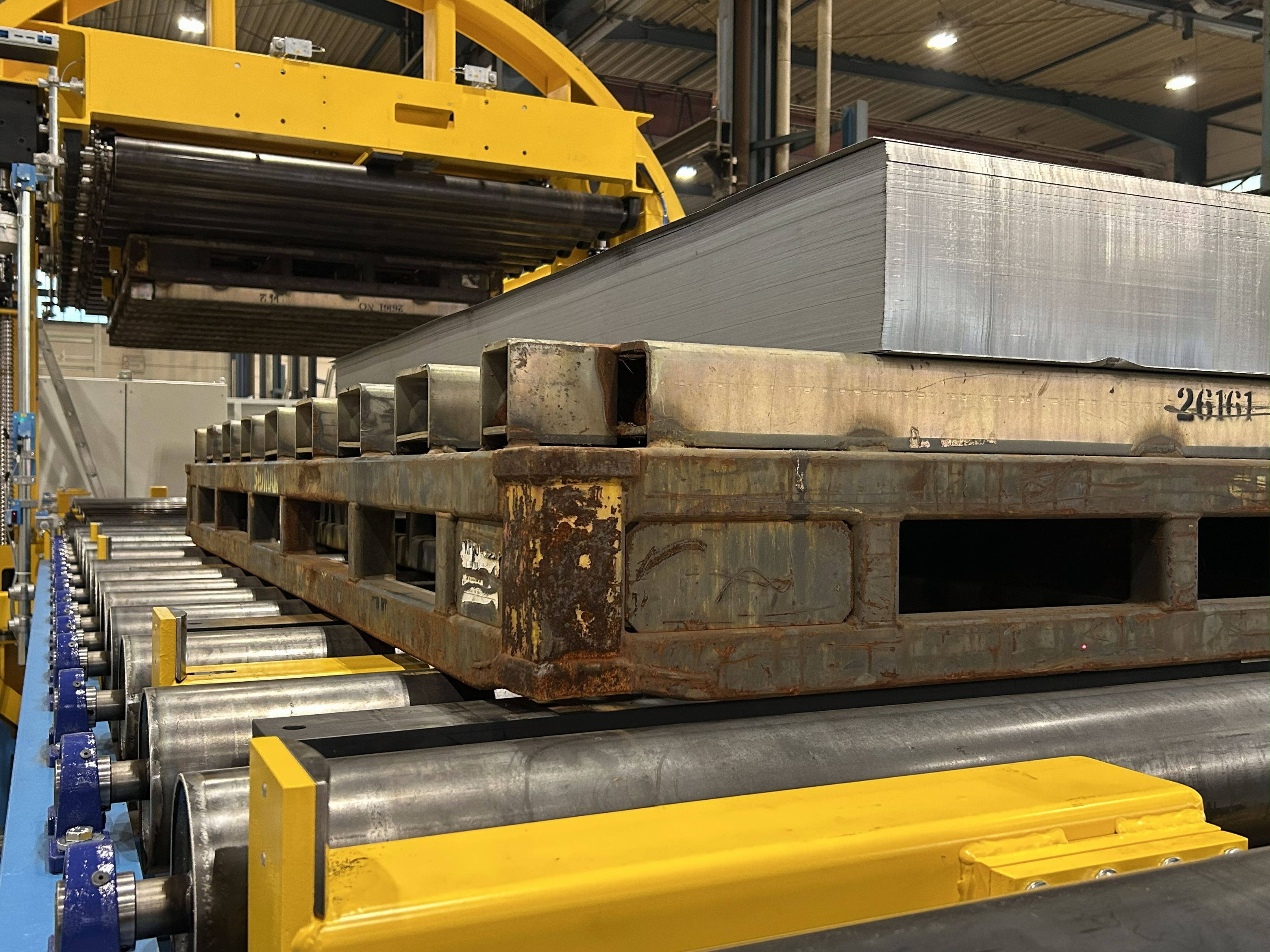 Stack Turners and Plate Turners for Industry: Safely and Automatically ...