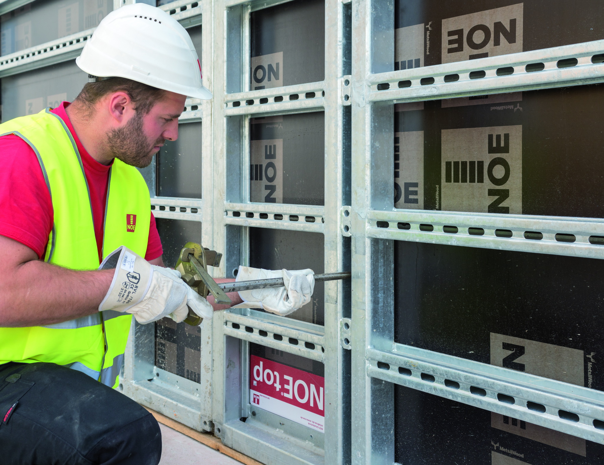 NOEtop wall formwork with one-sided tie rod system, NOE-Schaltechnik ...