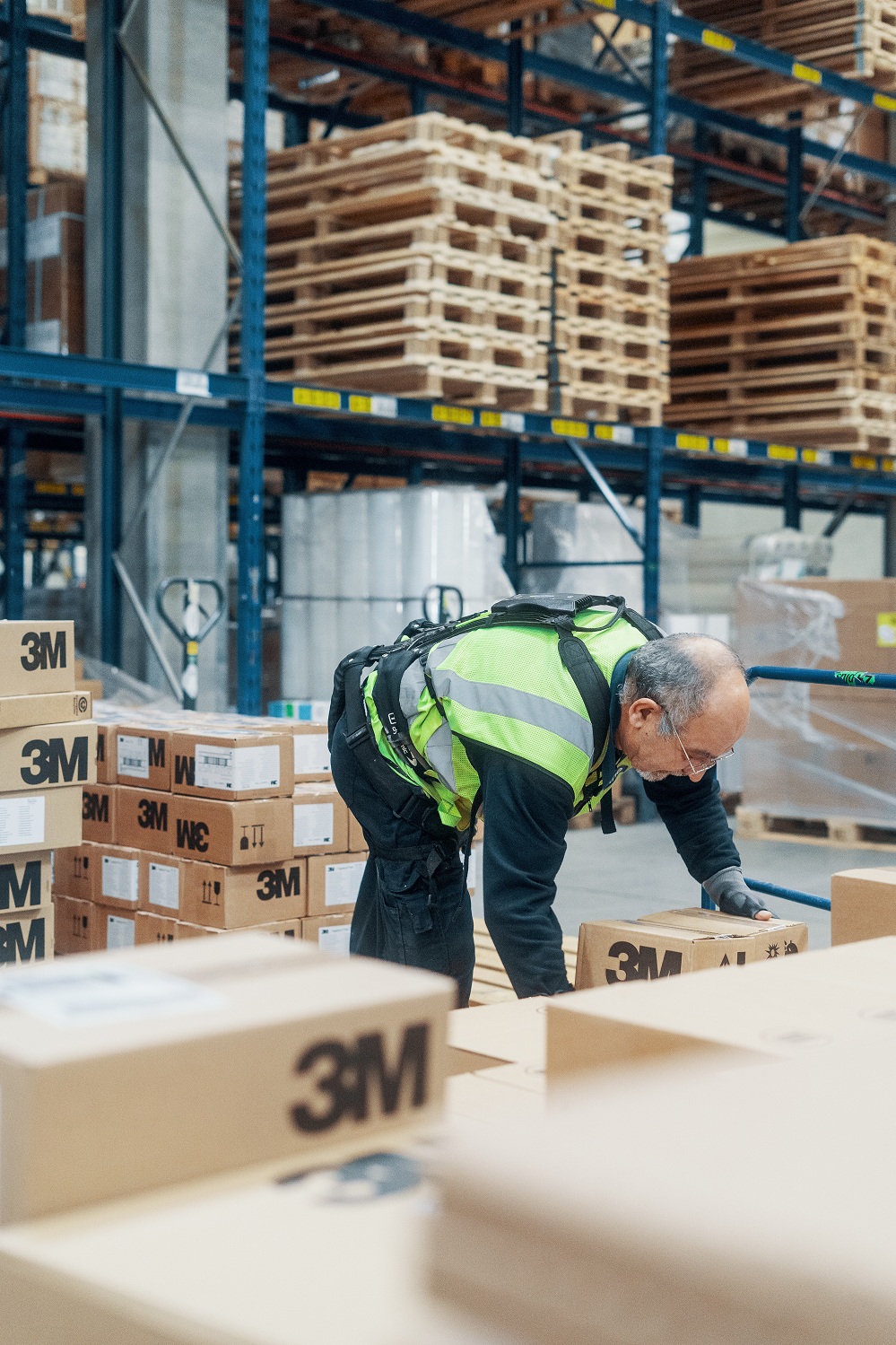 Exoskelette als fester Bestandteil der Intralogistik: hTRIUS setzt mit ...