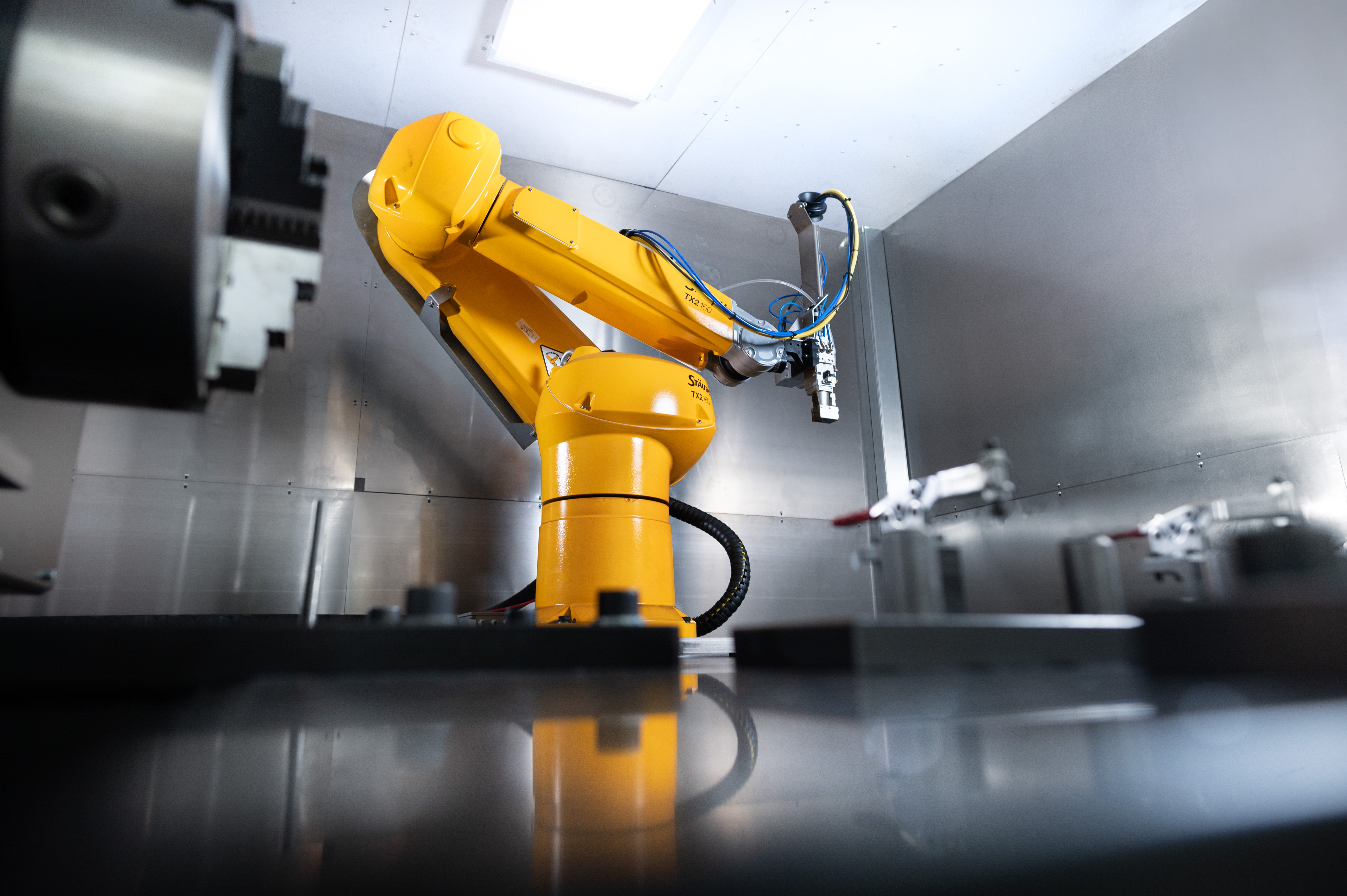 Six axes plus one: One laser welding robot for two cells, Stäubli Tec-Systems GmbH Robotics ...