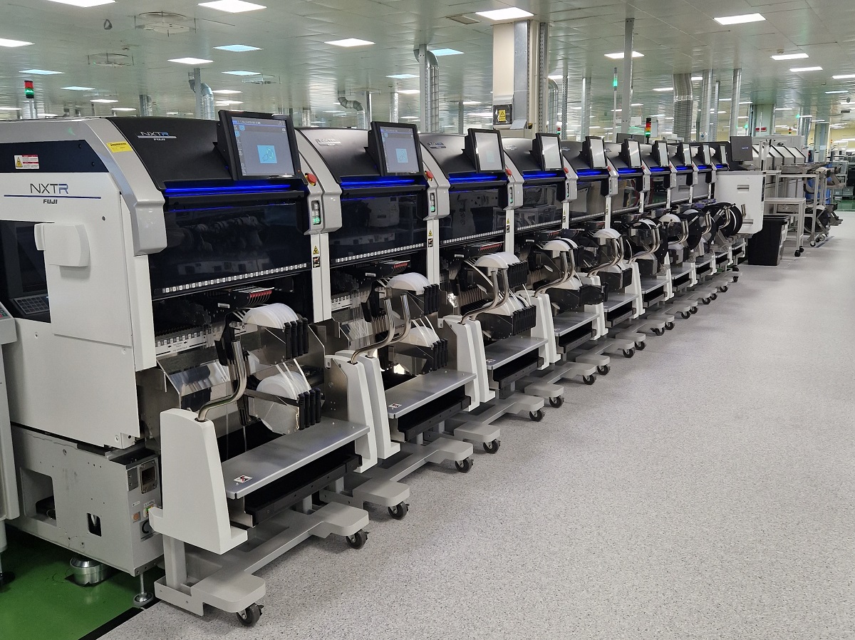 FUJI bestückt im Hause YAZAKI: Neues Wandlersystem für E-Fahrzeuge geht ...