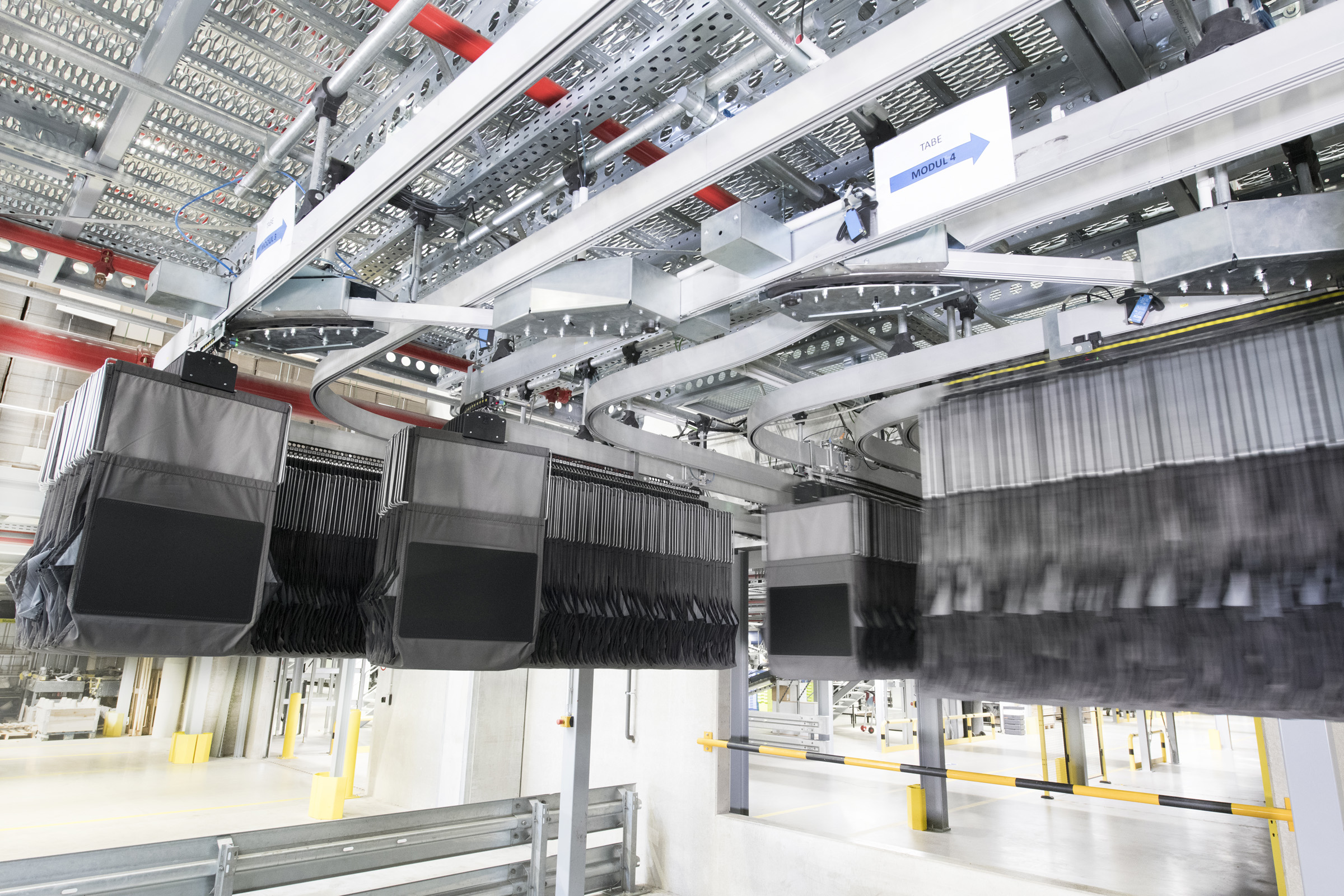 Dematic stellt zweite Generation seines Taschensortiersystems vor ...