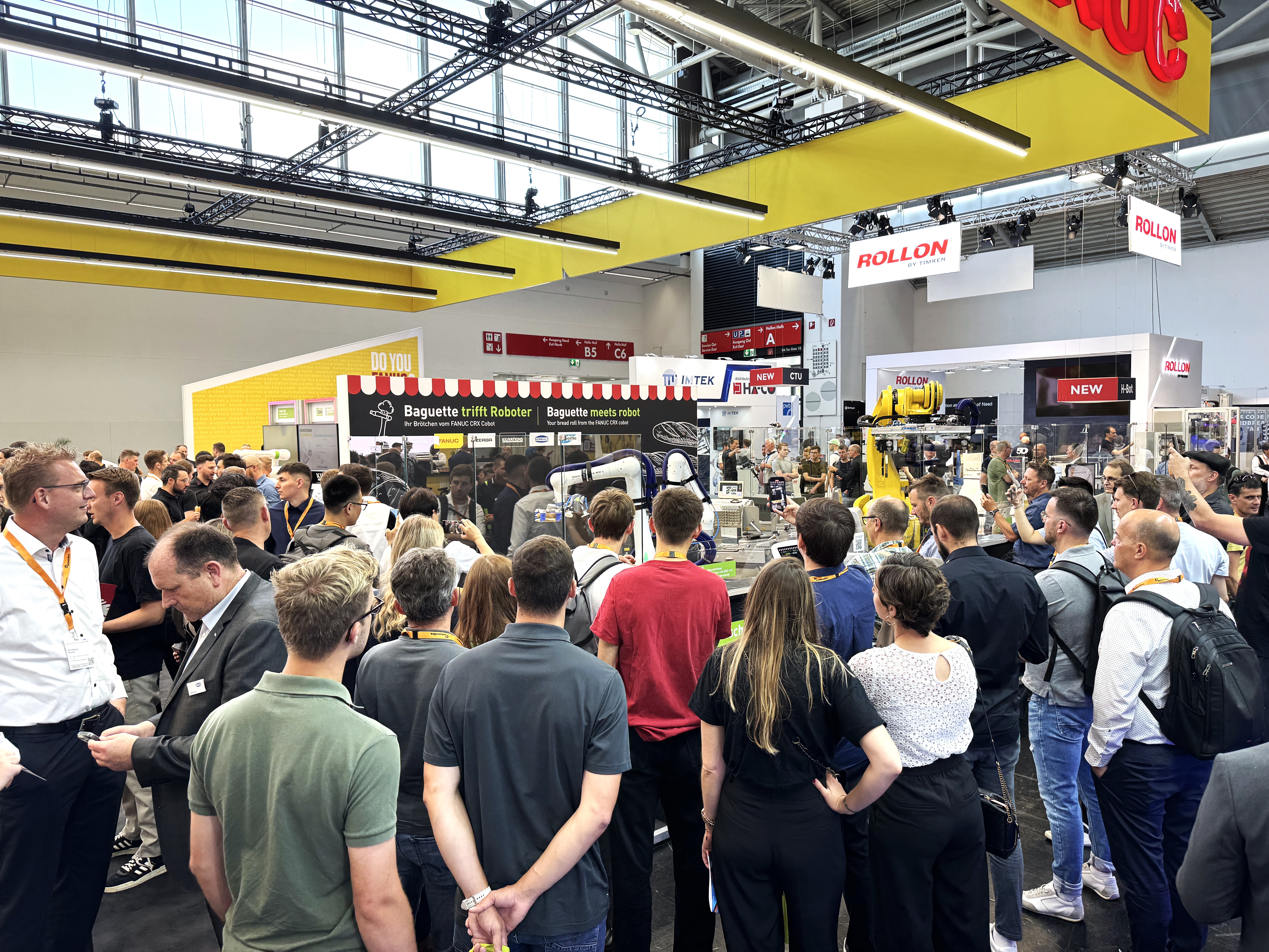 Premiere auf der automatica 2025: Robotergestützte Sandwich-Station ...