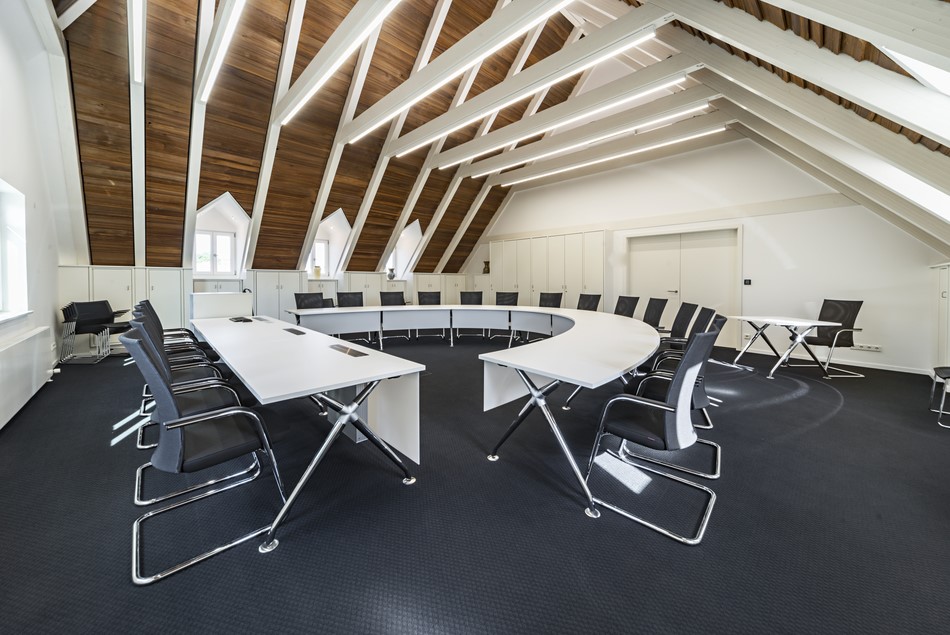 Small and nice Installation with invisible Audio Visual Technology ...