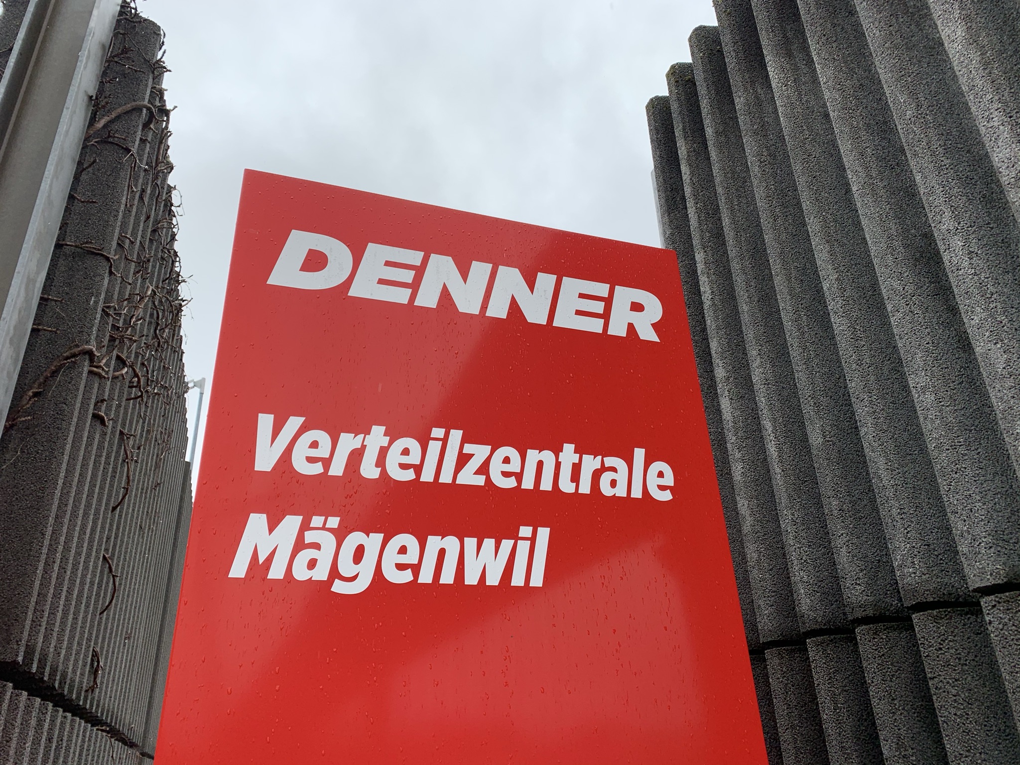 Lebensmittel-Lager von Denner in Pandemiezeiten erneuert, Swisslog AG ...