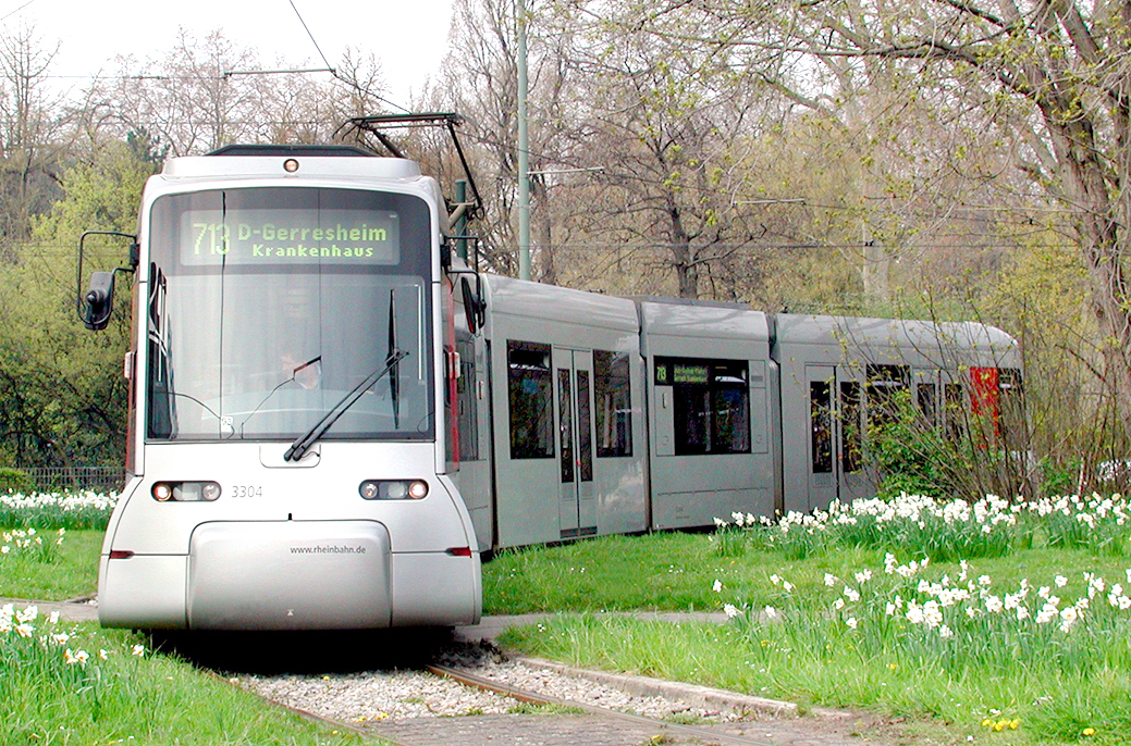 Rheinbahn Düsseldorf to equip light rail vehicles with iCOM digital ...