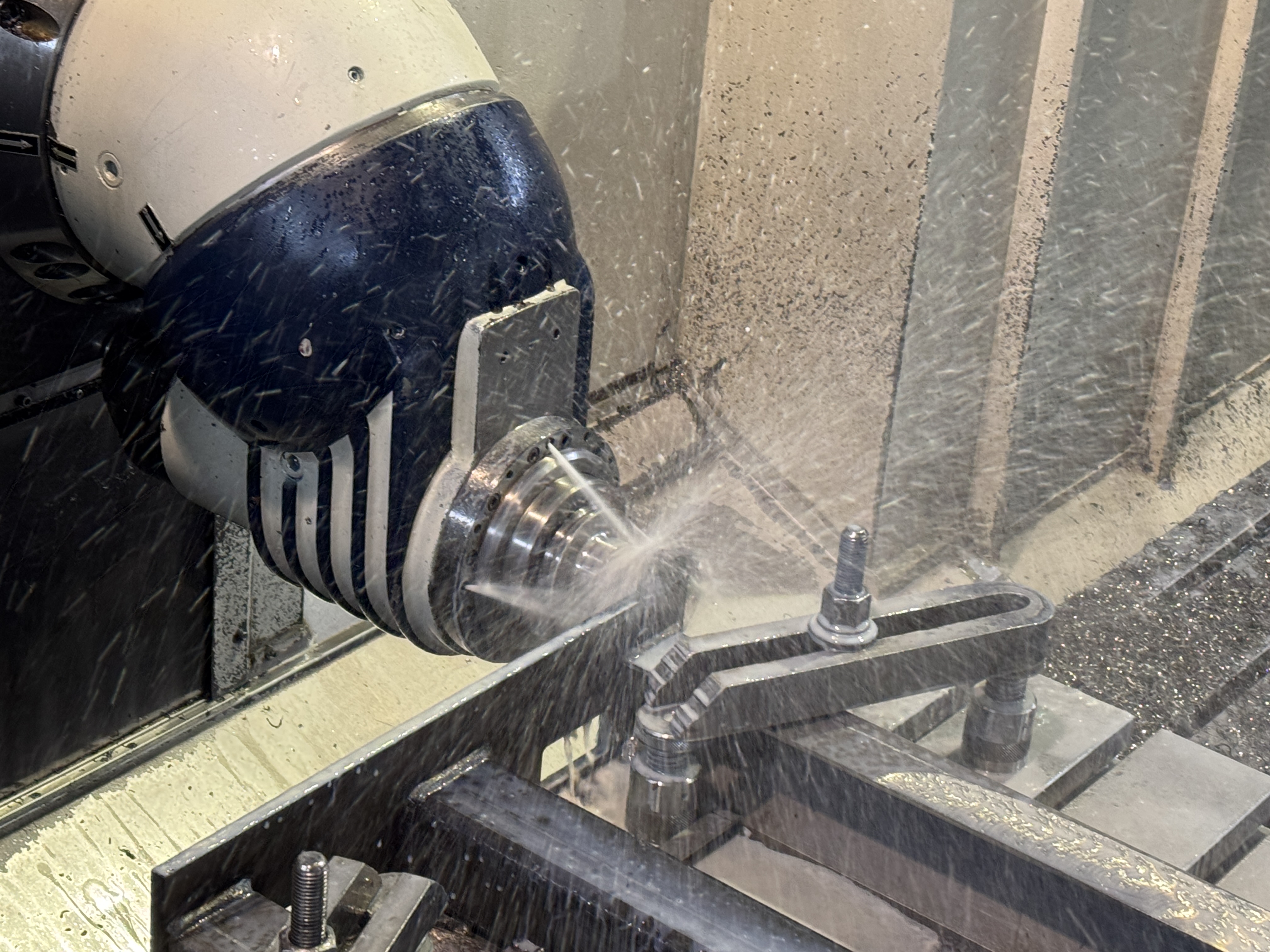 Leistungsstarker BANTLEON Kühlschmierstoff sichert Prozesseffizienz ...