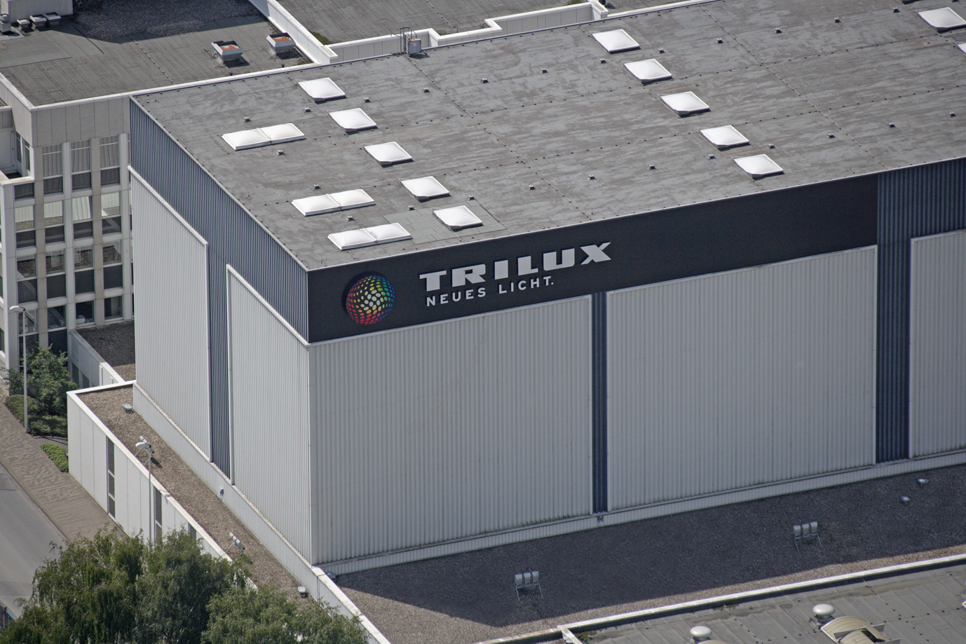 Trilux: „Leuchtendes Beispiel“ bei der automatisierten ...