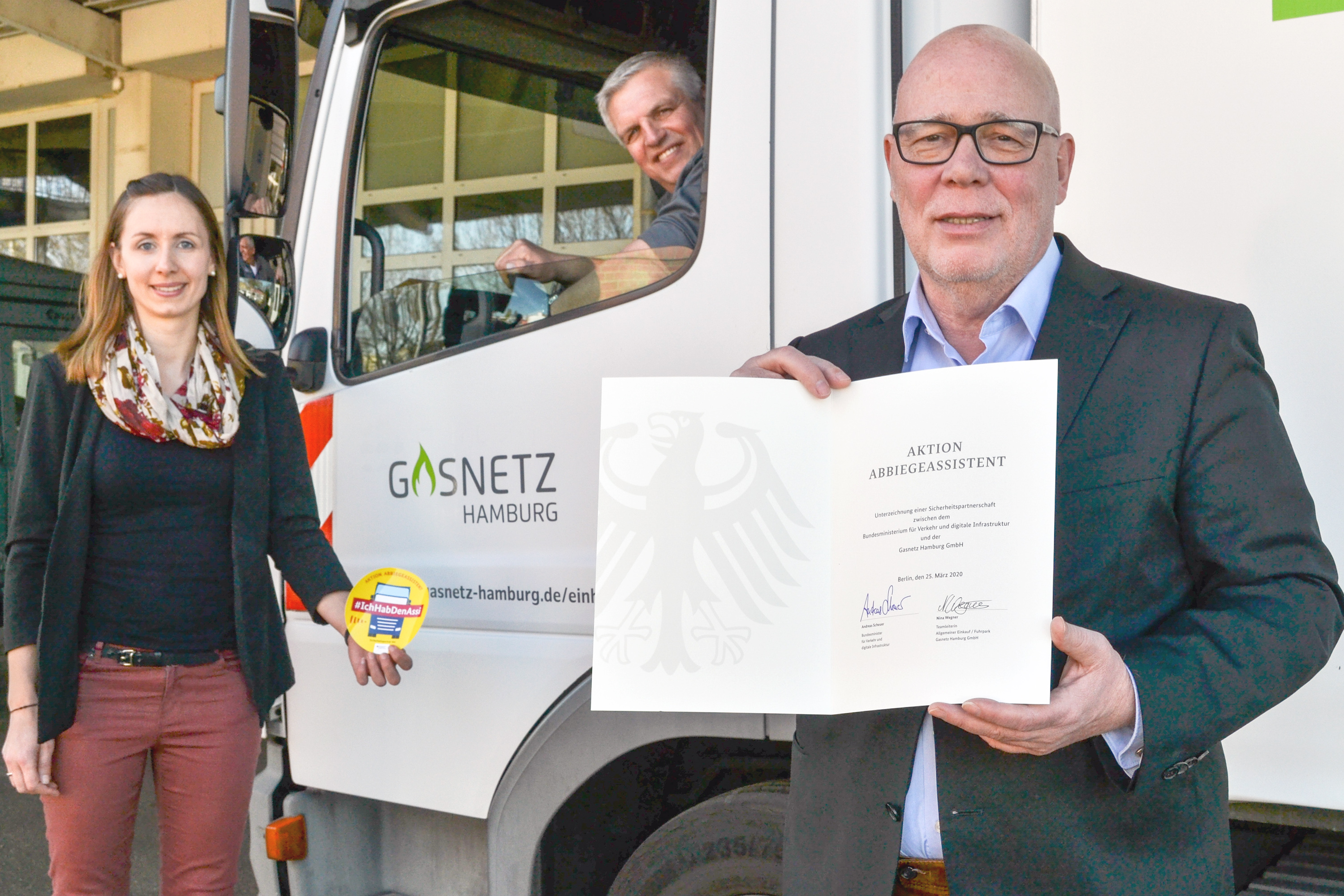 Verkehrssicherheit durch Abbiegeassistenten: Gasnetz Hamburg Partner ...