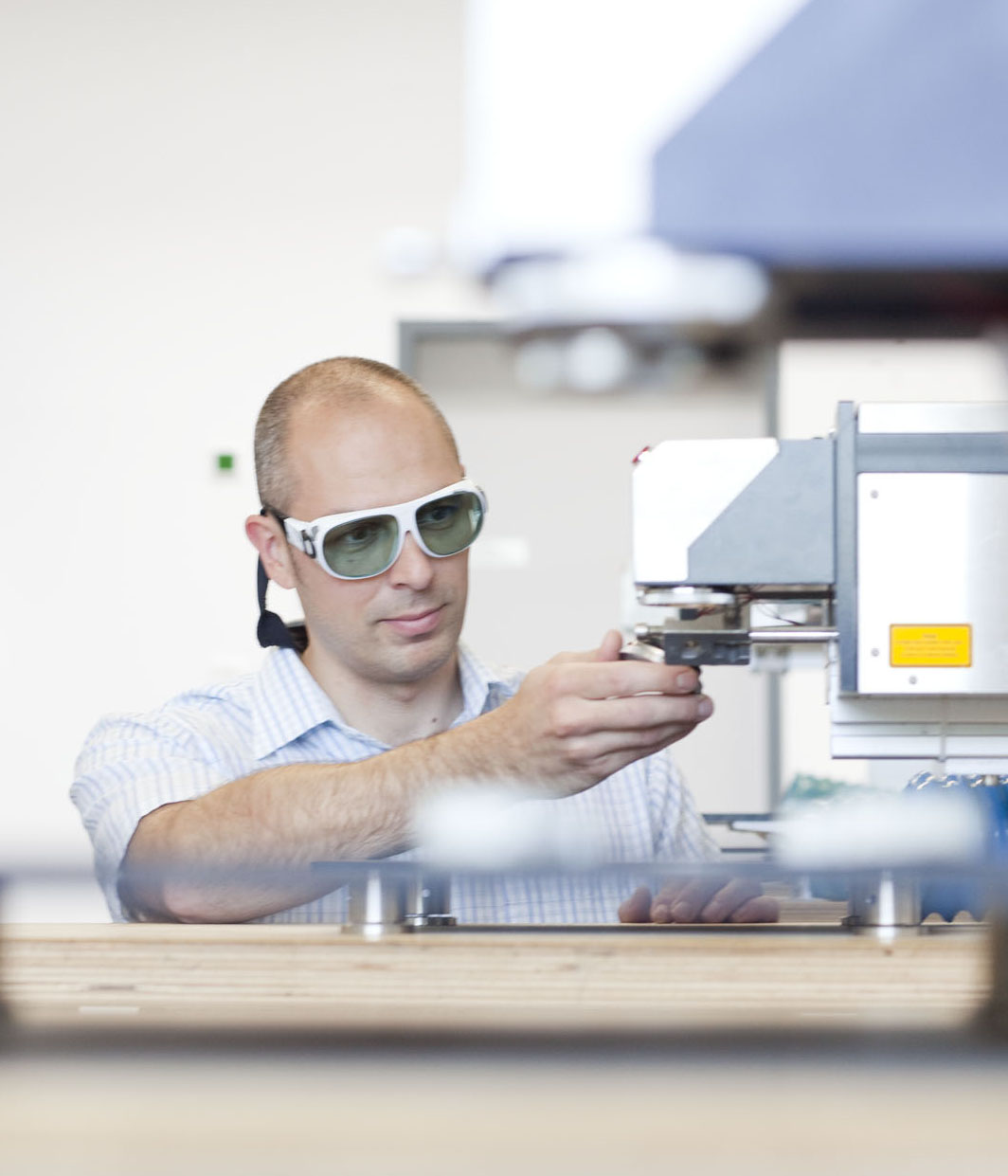 Sicherer Betrieb von Laseranlagen, FOBA Laser Marking + Engraving ...