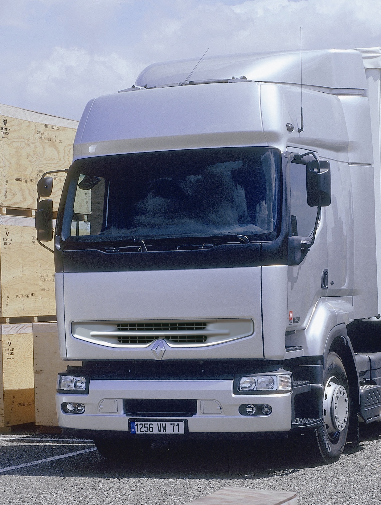 Renault Trucks spendet 27 LKW für die Ausbildung von Jugendlichen ...