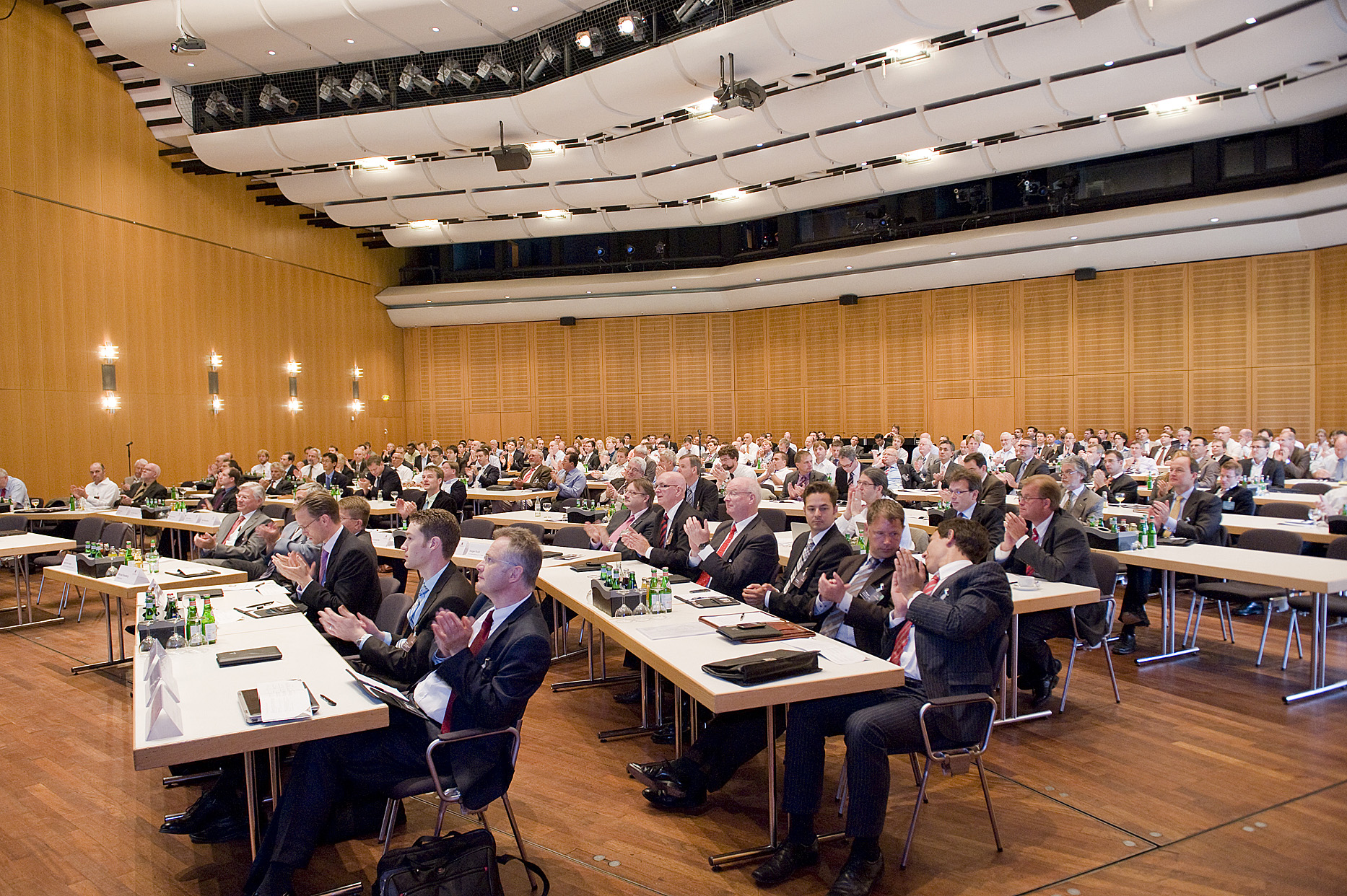 Excellent Response: More than 400 international guests attended the 5th ...