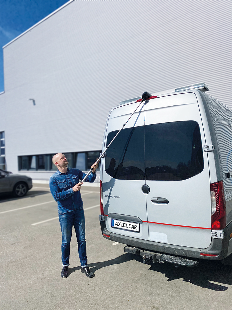 Weltneuheit zur Reinigung von Kamerasystemen von Axion, AXION AG, Story ...