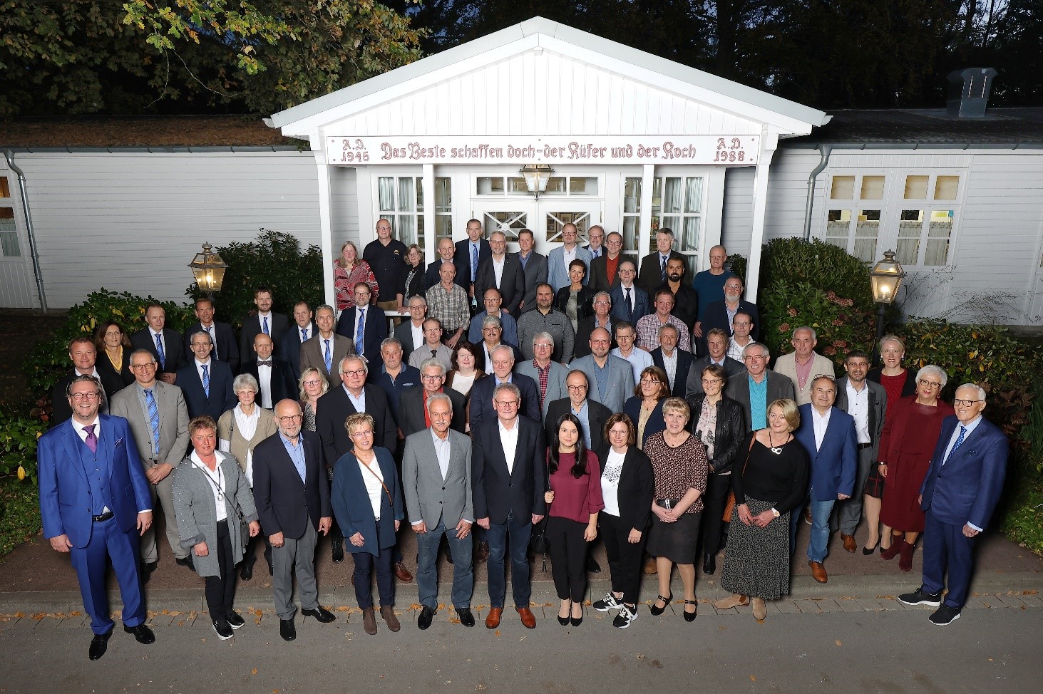 HARTING ehrt langjährige Mitarbeitende, HARTING Stiftung & Co. KG ...