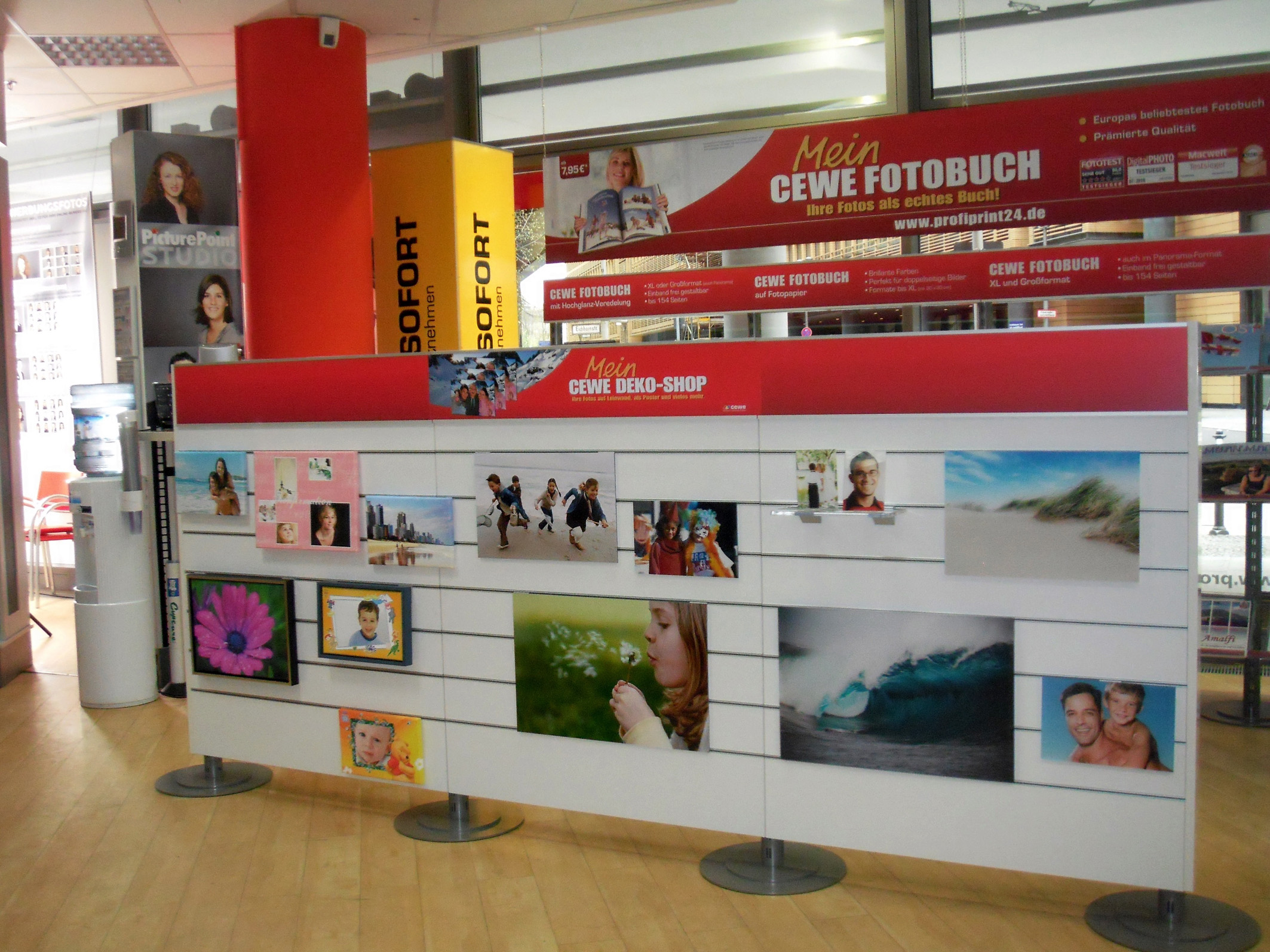 Eröffnung des bundesweit ersten CEWE FOTOBUCH FlagshipStores in Berlin ...