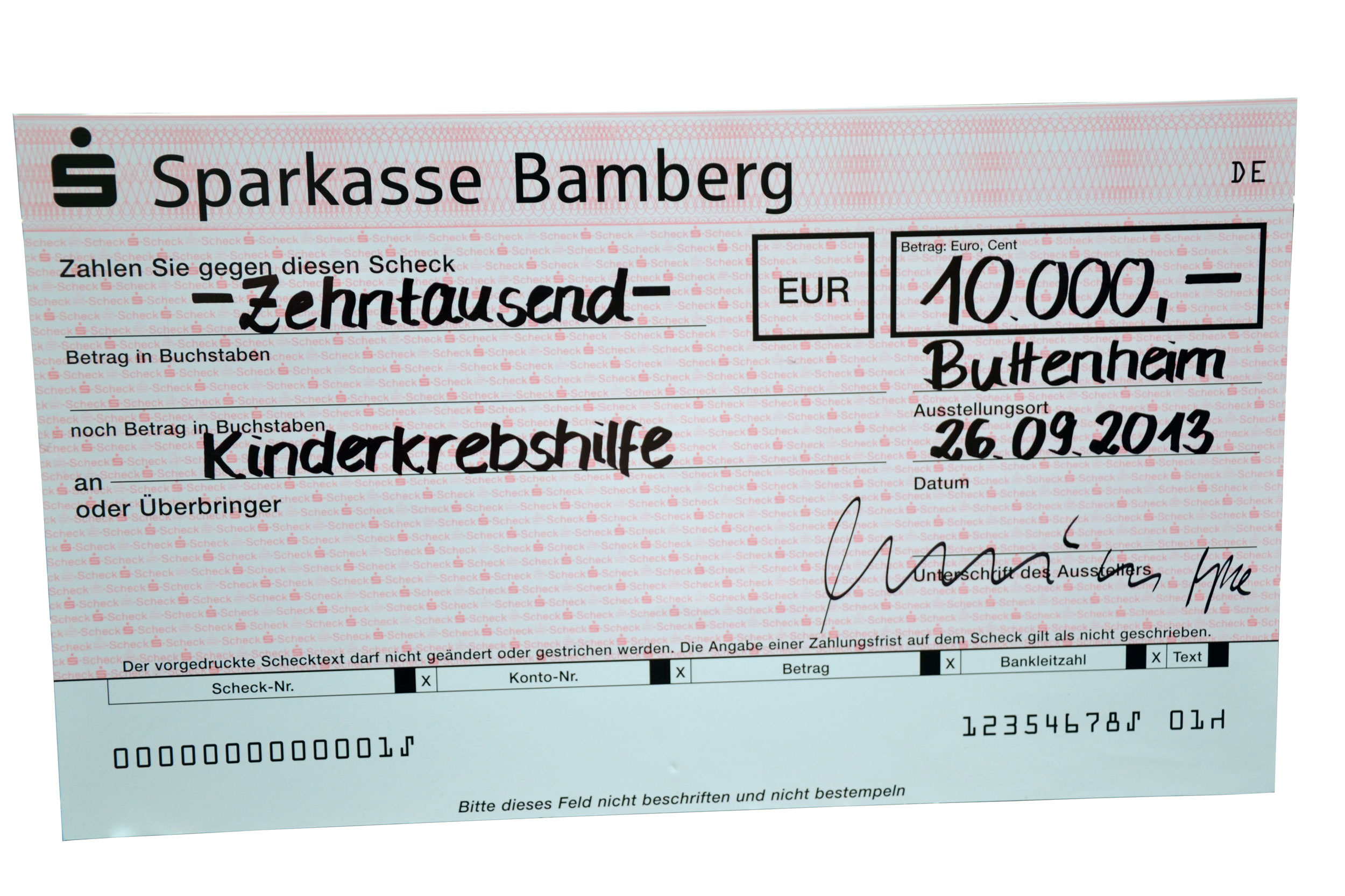 Presentation of a Cheque for 10 000 Euro, SALZBRENNER media GmbH, Story ...