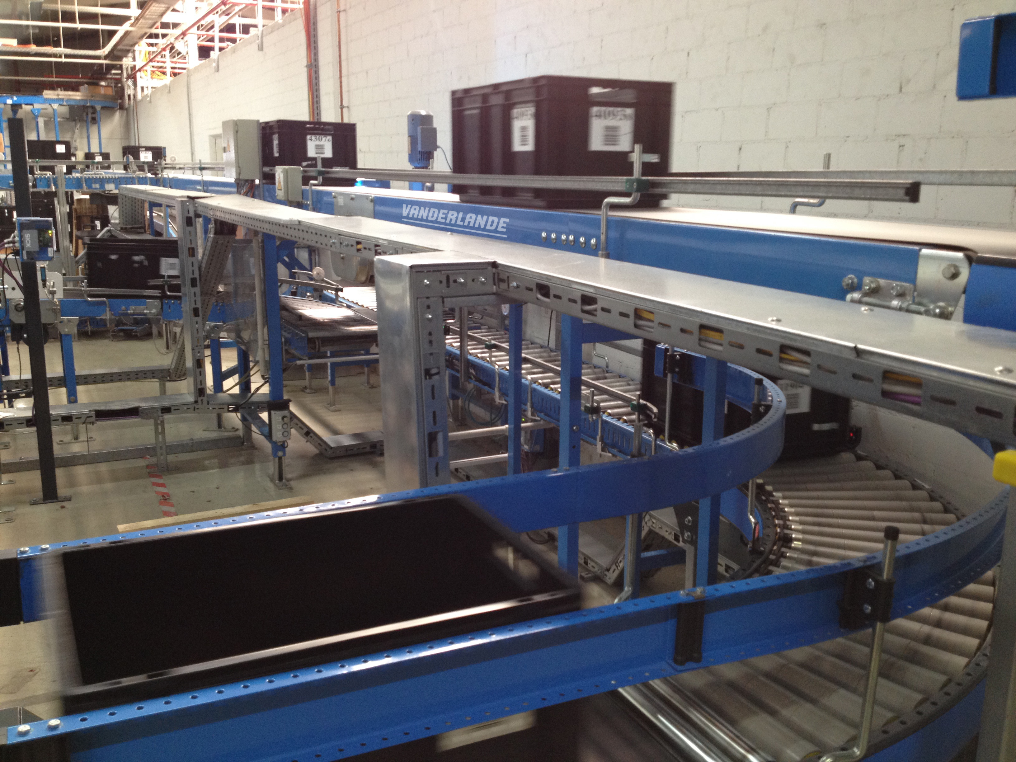 QUICKSTORE Microshuttle puffert dynamisch, Vanderlande Industries GmbH ...