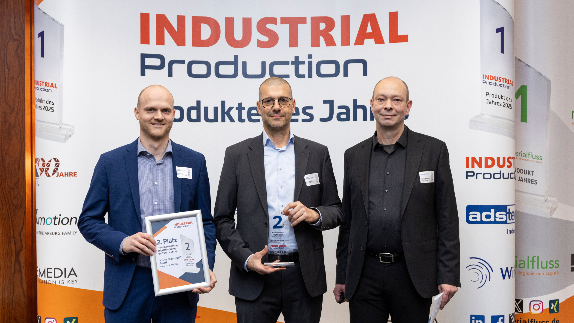 Doppelter Erfolg: Der neue Edelstahl Panel PC von ADS-TEC IIT gewinnt den German Design Award ...