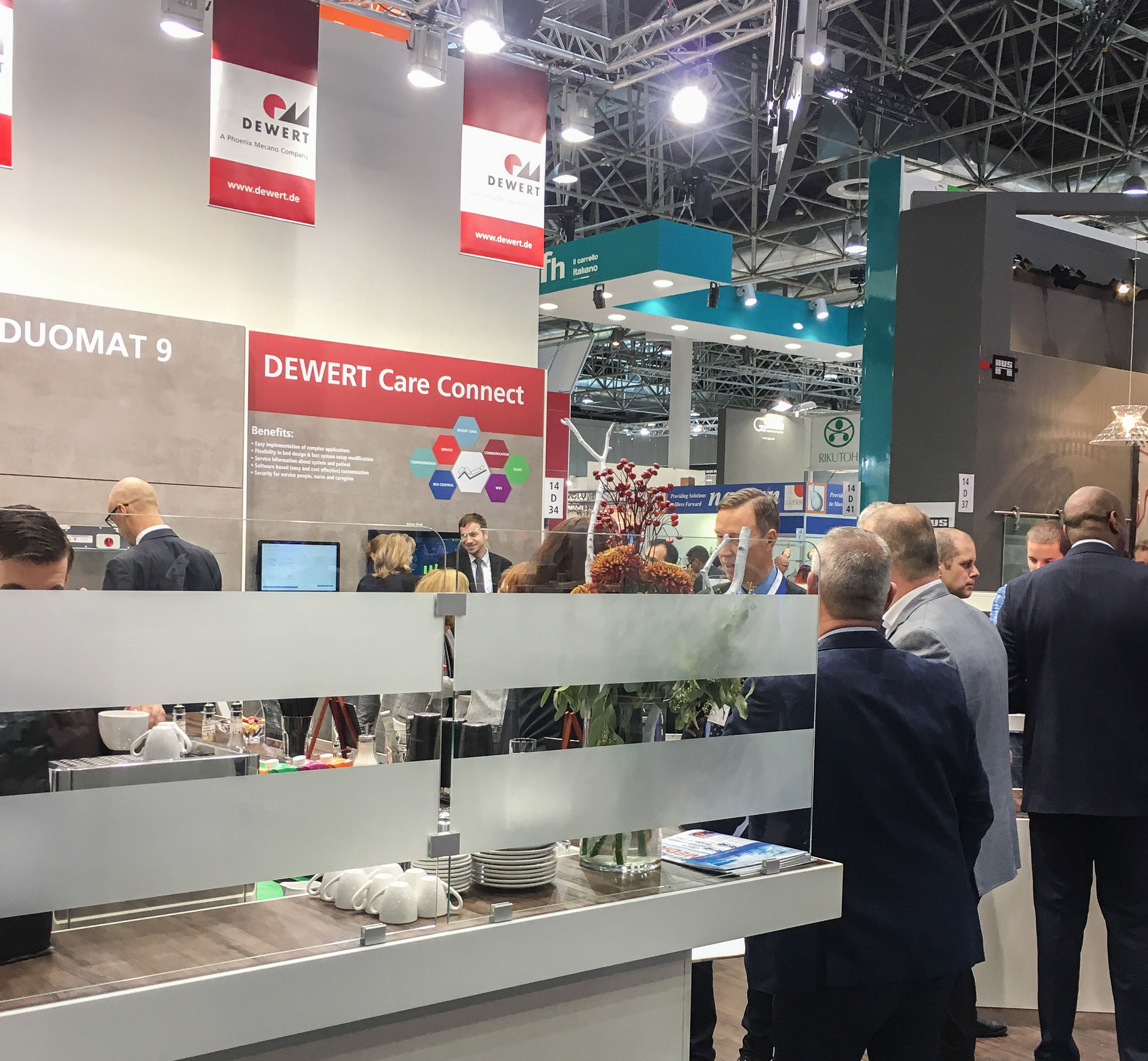 Waschbarer Dewert-Antrieb begeistert Besucher auf der MEDICA 2017 ...