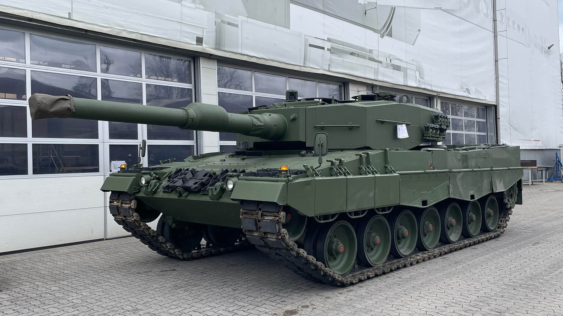 Czech Republic commissions Rheinmetall to maintain Leopard 2 main ...