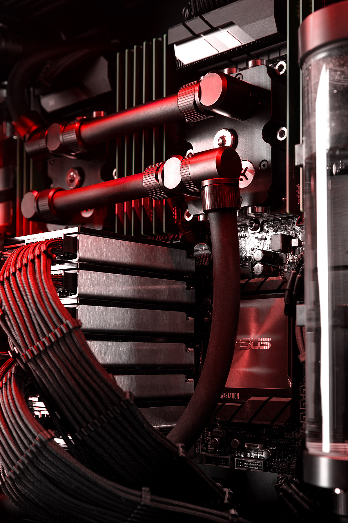 Sieben auf einen Streich: MIFCOM-Workstation mit 7 x RTX 4090, MIFCOM ...