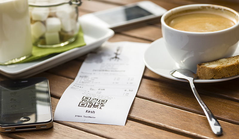 Im Restaurant bequem mit dem Smartphone am Tisch bezahlen, biw Bank für ...