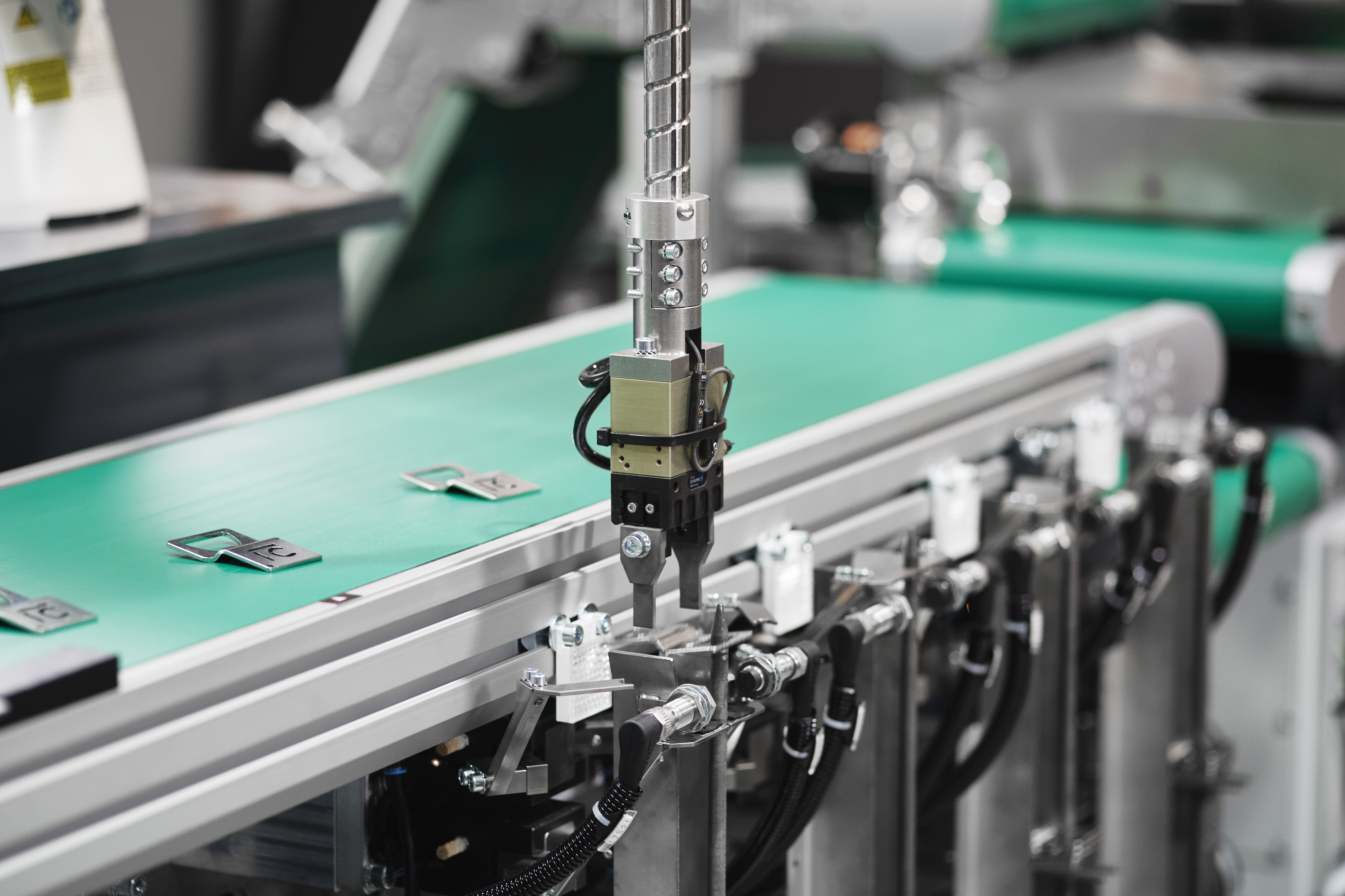 Low Conveyor Height Enables Seamless Integration into Existing Machines ...