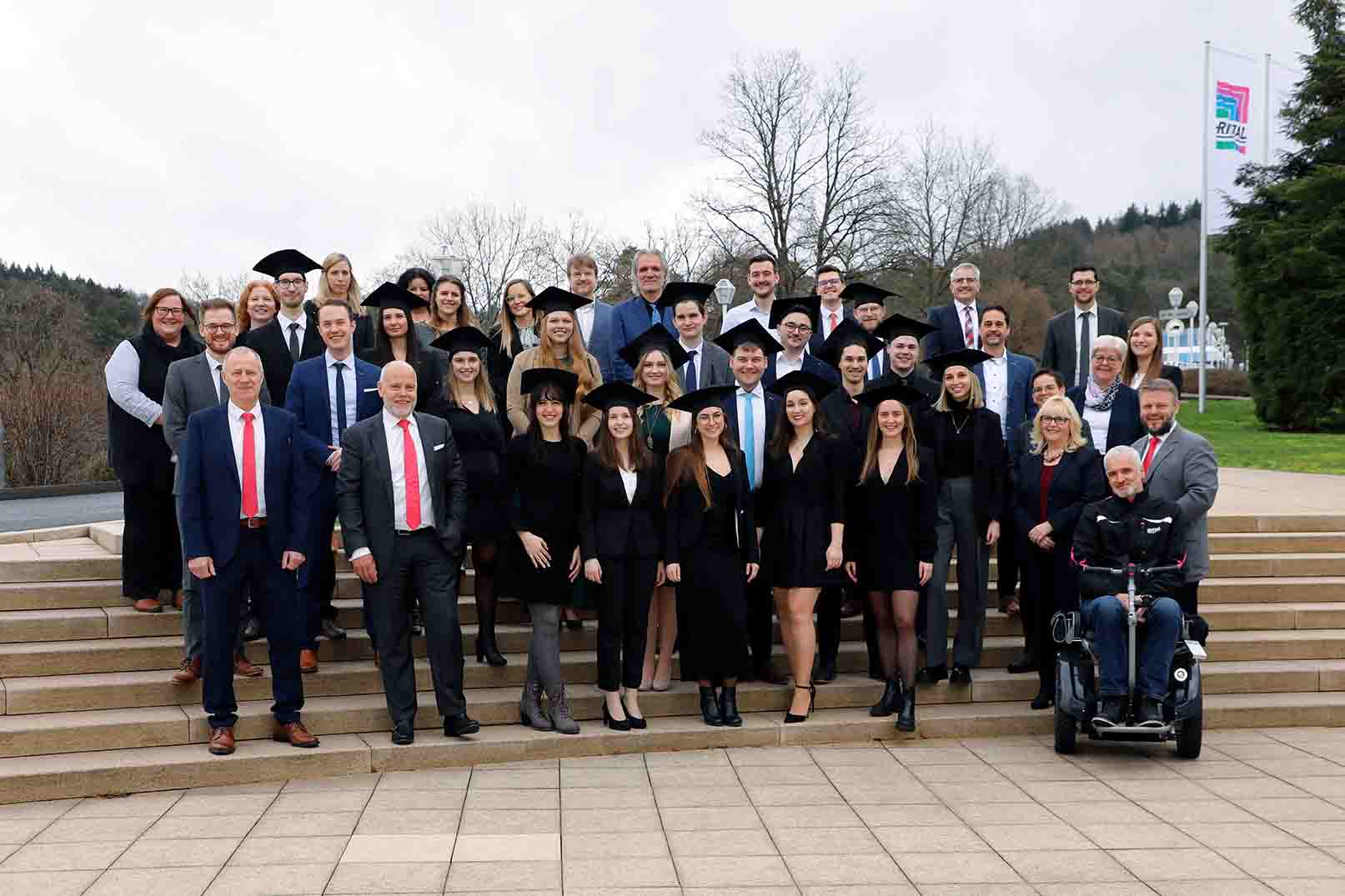 Mit dem Hochschulabschluss bereit für das neue Kapitel „Zukunft ...