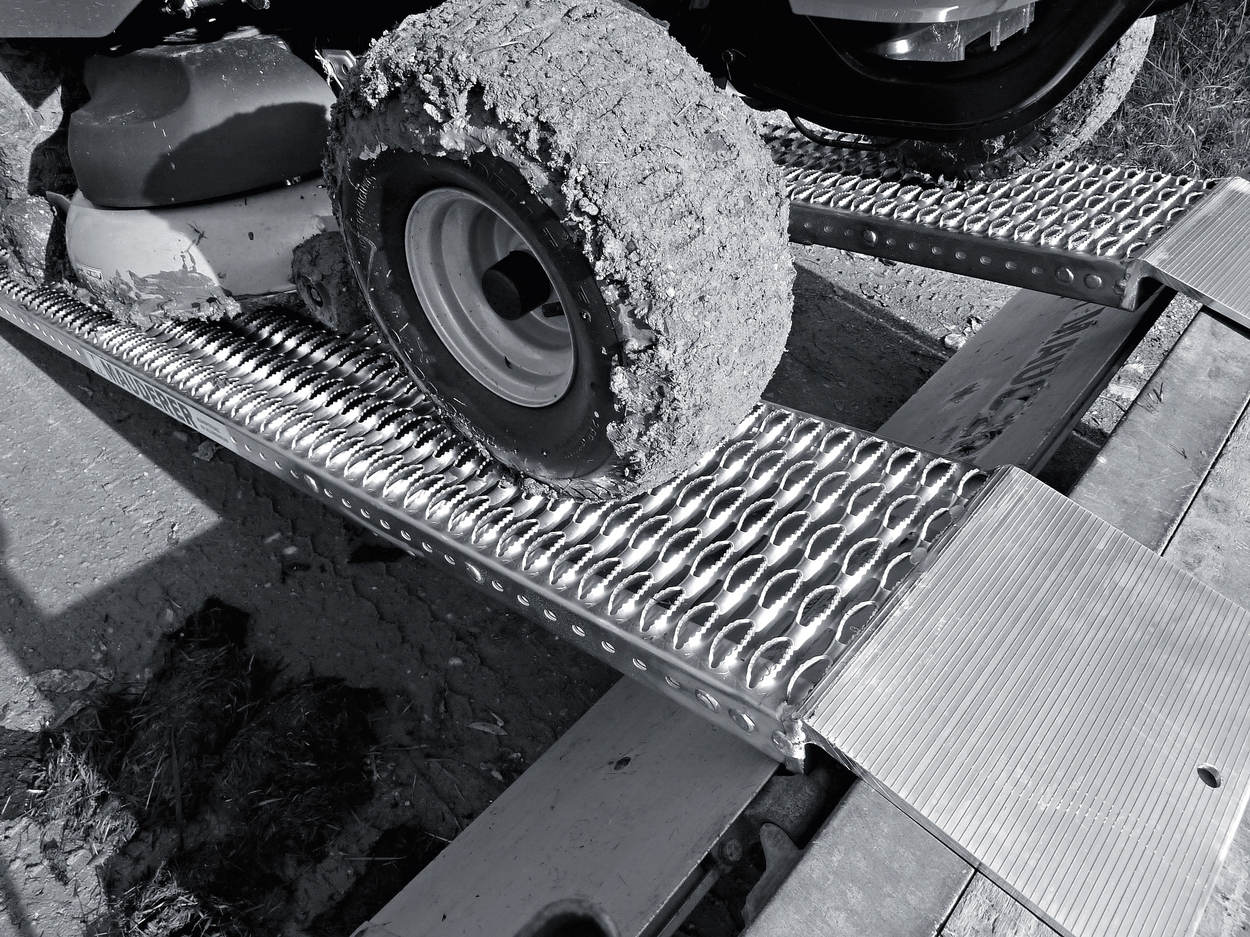 Mauderer Verladetechnik: Alles andere als Standard, Mauderer Alutechnik ...