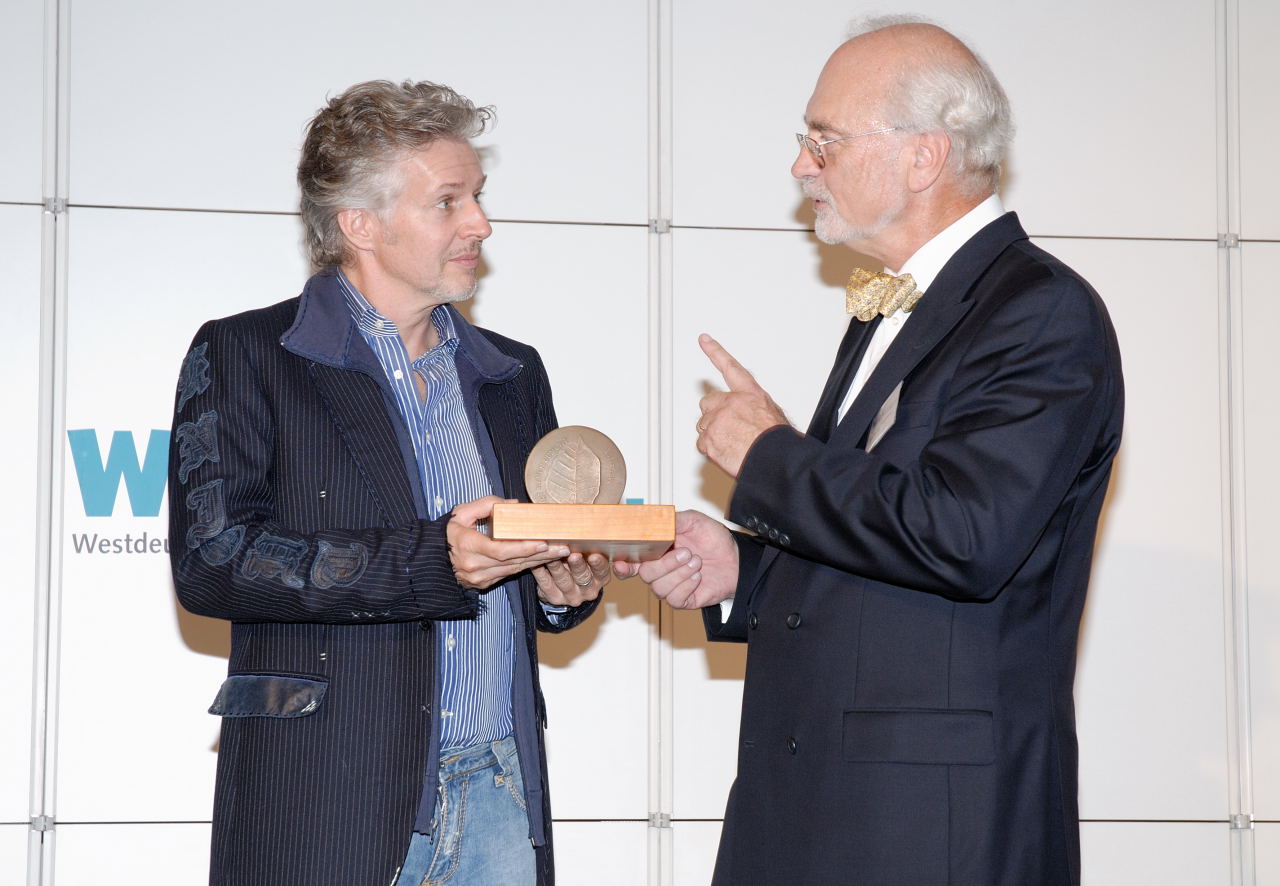 WAK verleiht Dr. Kurt Neven DuMont-Medaille an Frank Schätzing, MSH AND ...