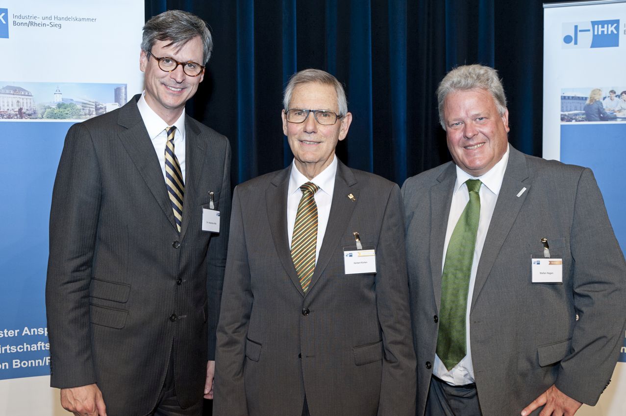 IHK zeichnet 41 Ehrenamtliche aus - erstmals Auszeichnung Gold mit ...