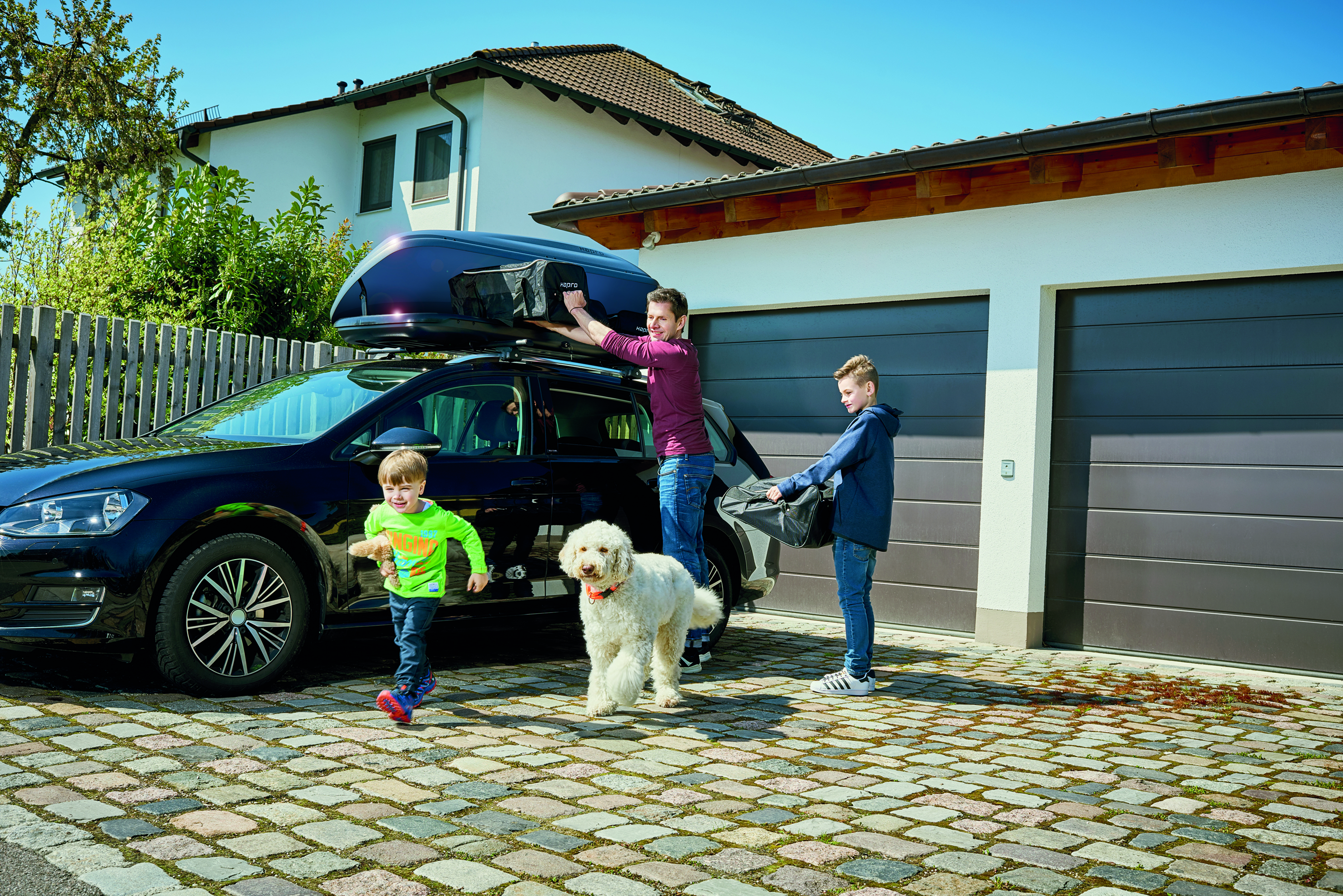 Achtung, fliegender Koffer im Auto, A.T.U Auto-Teile-Unger Handels GmbH ...