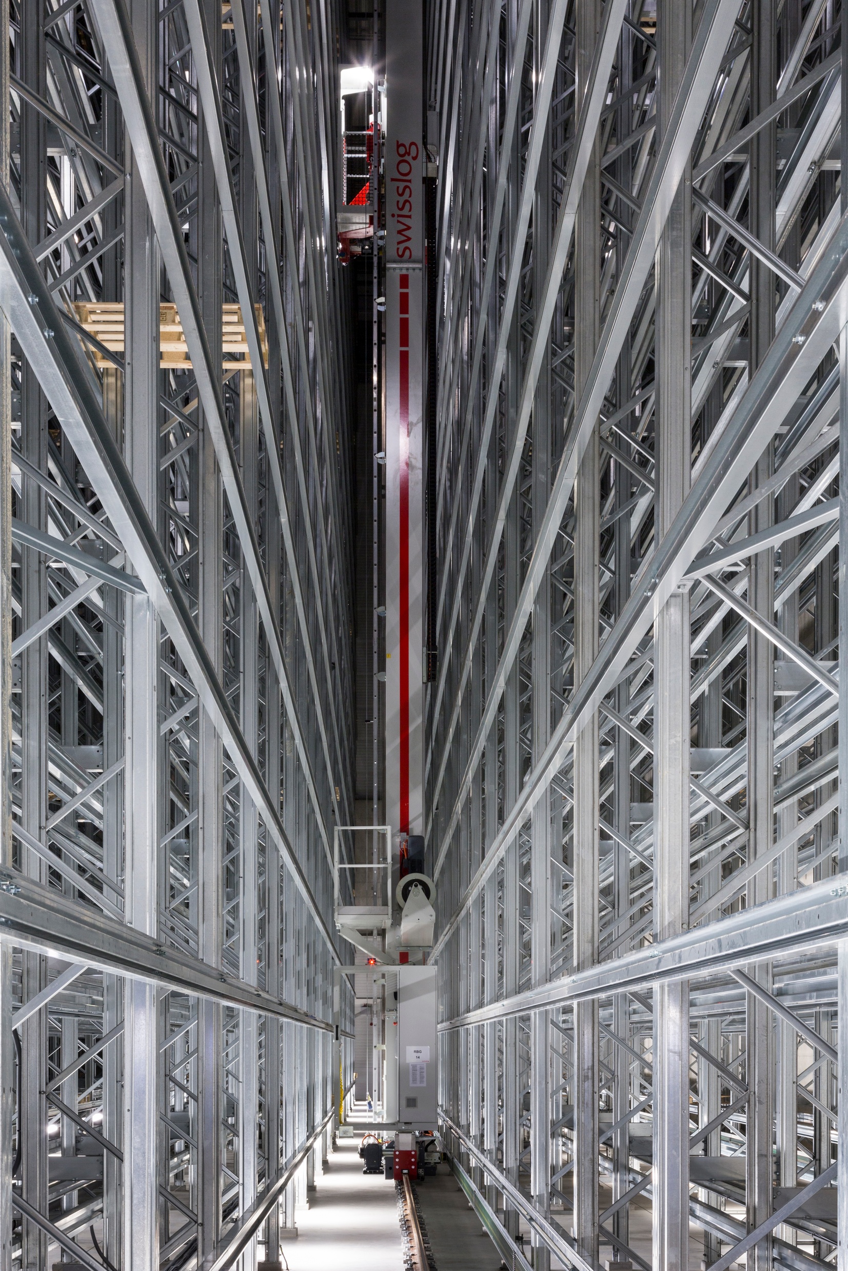 Pharmalogistik: Swisslog implementiert automatisiertes Hochregallager ...
