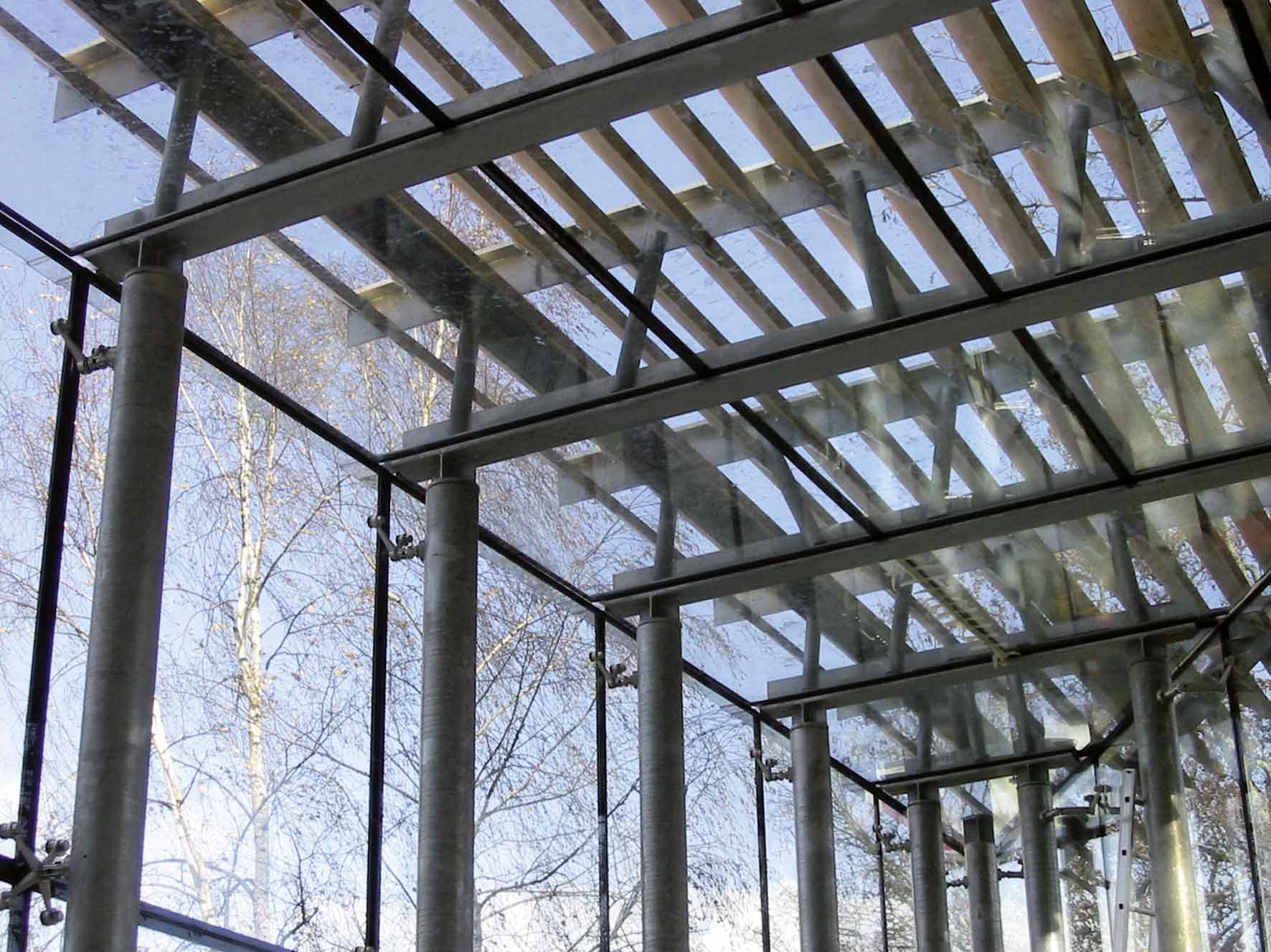 Transparente Außenhaut aus Verbund-Sicherheitsglas mit SentryGlas® Plus ...