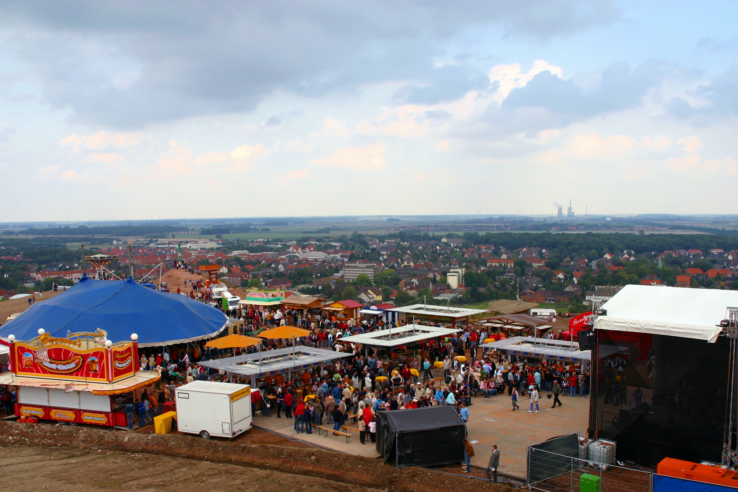 Vulkanisch heiße Feier: Beim 3. Sehnder Bergfest sprüht die Kalihalde ...