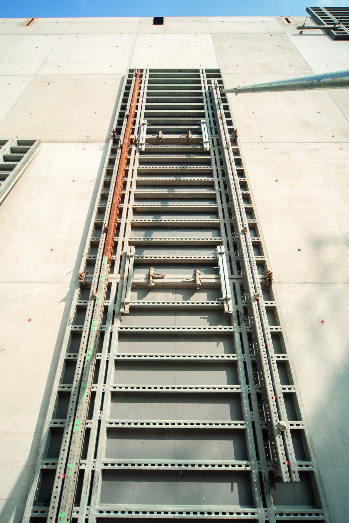 Efficient concrete formwork for climbers, NOE-Schaltechnik Georg Meyer ...