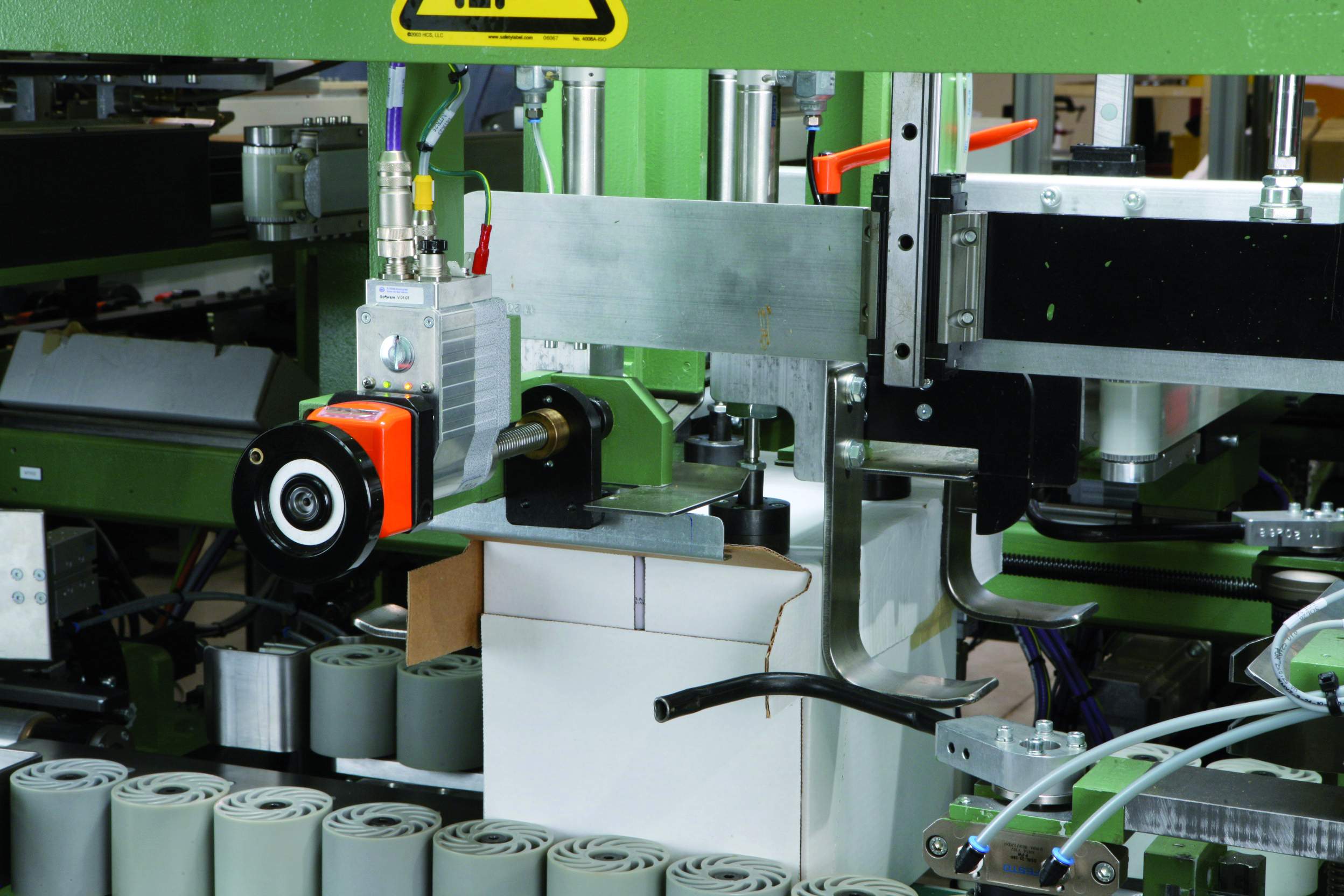 Newest case packer/lidder for Japanese market, Körber Process Solutions ...