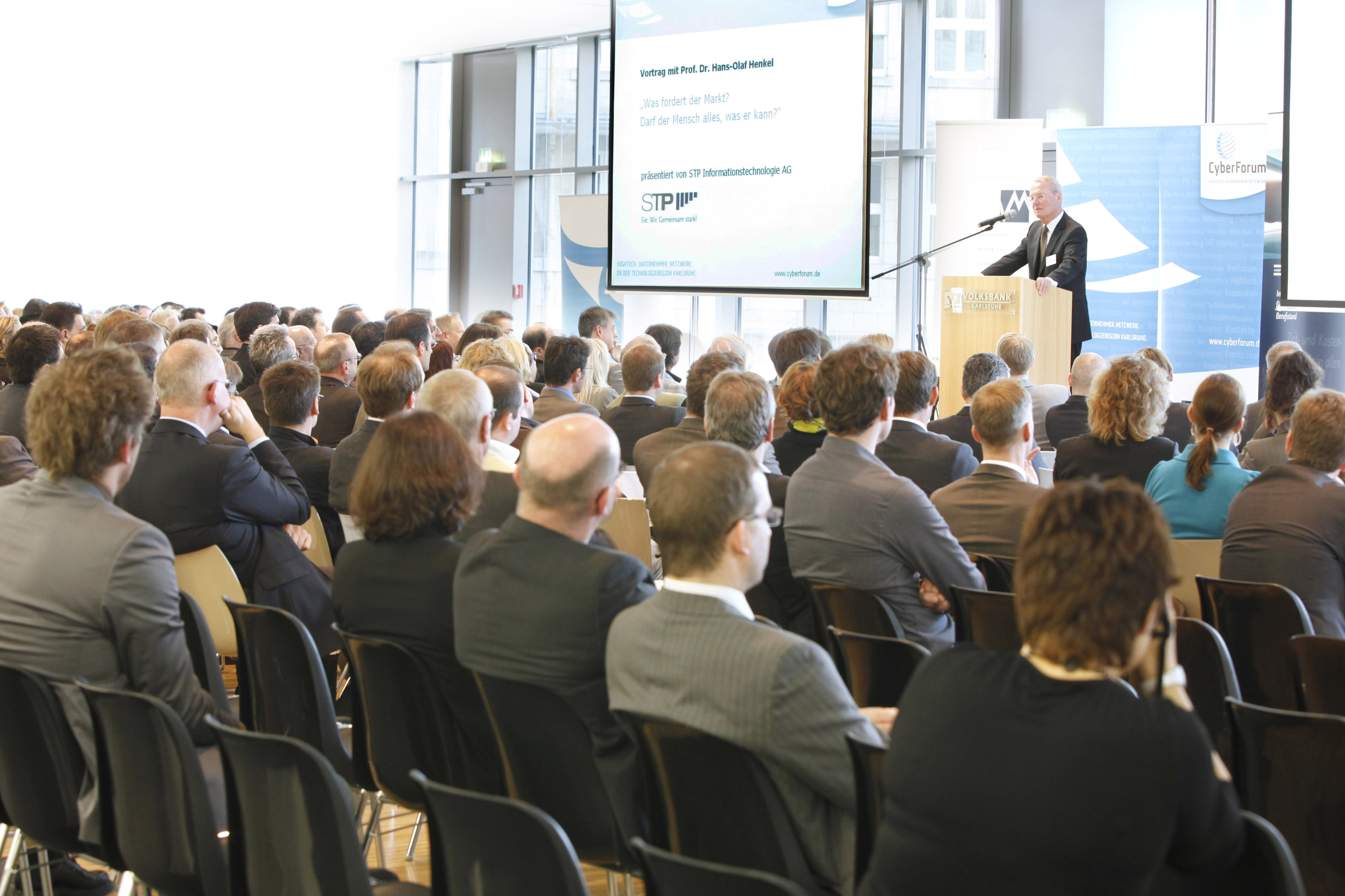 CyberForum begrüßte Wirtschaftsexperten Prof. Dr. Hans-Olaf Henkel beim ...