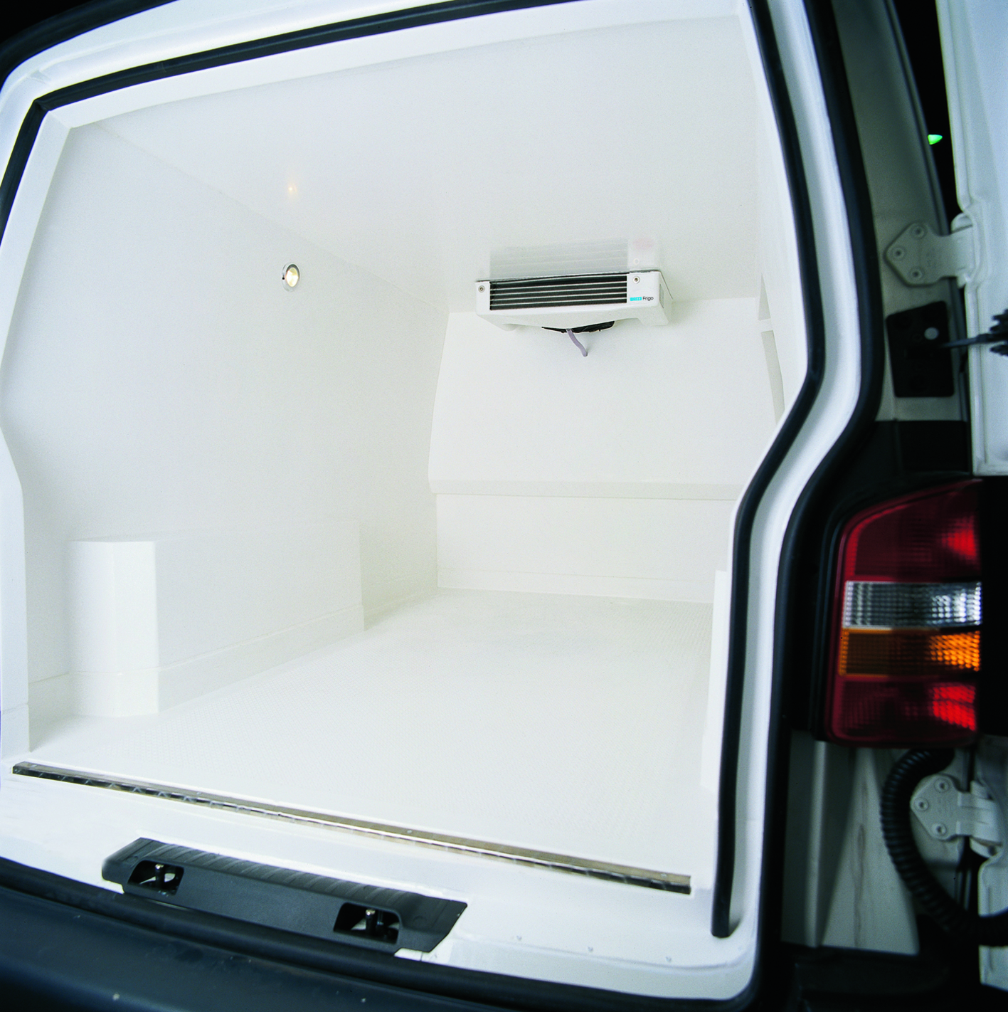 WAECO Frigo Anlagen für Frischdienst- und Tiefkühlfahrzeuge, Dometic Germany GmbH, Story - PresseBox