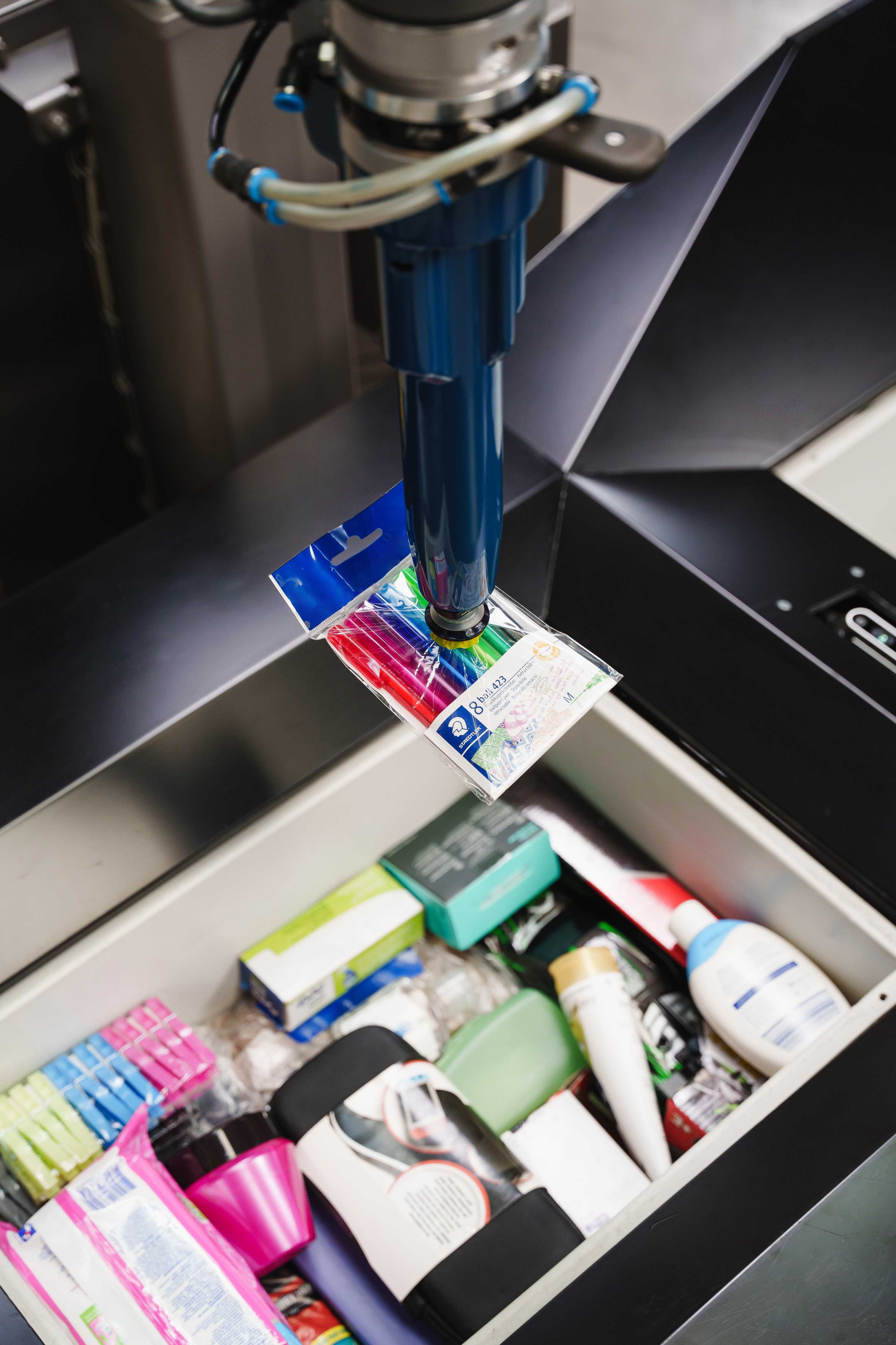 Meet the Future of Fulfillment: Smart Robotics Debuts a Complete AI ...