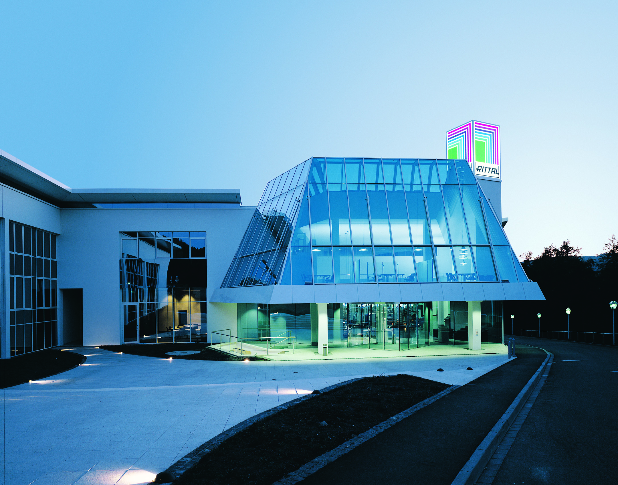 Rittal schaltet um: FirstSpirit CMS wird Plattform für weltweites E ...